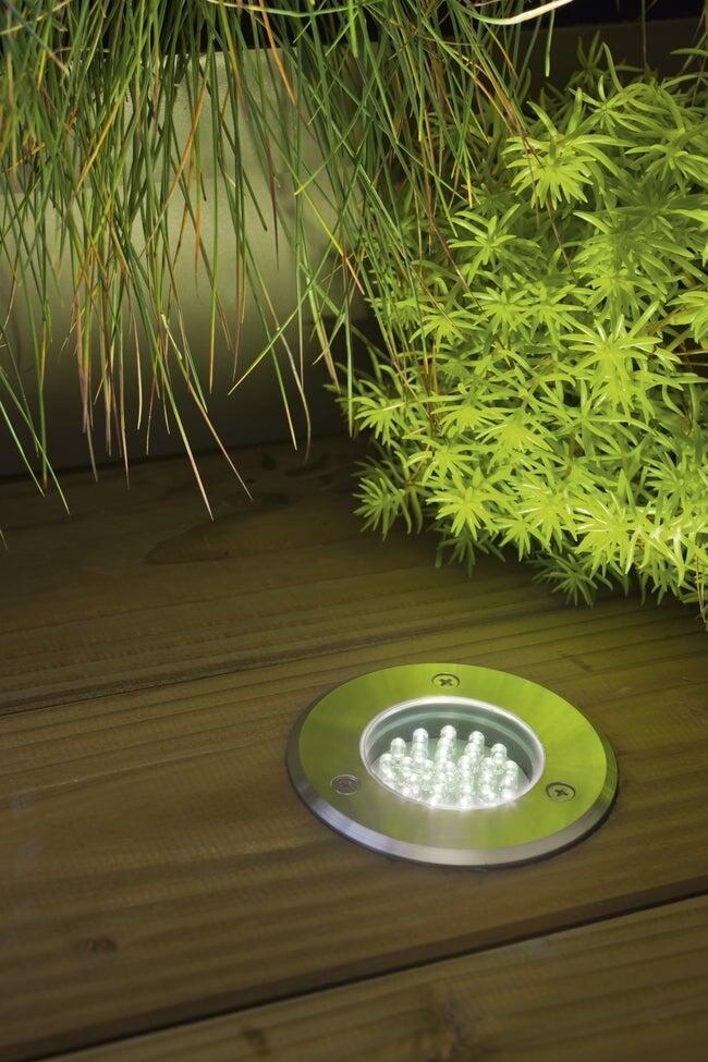 Comment installer un spot encastré sur une terrasse ? | Leroy Merlin