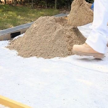 Comment faire une terrasse ou une allée en pavés ? | Leroy Merlin