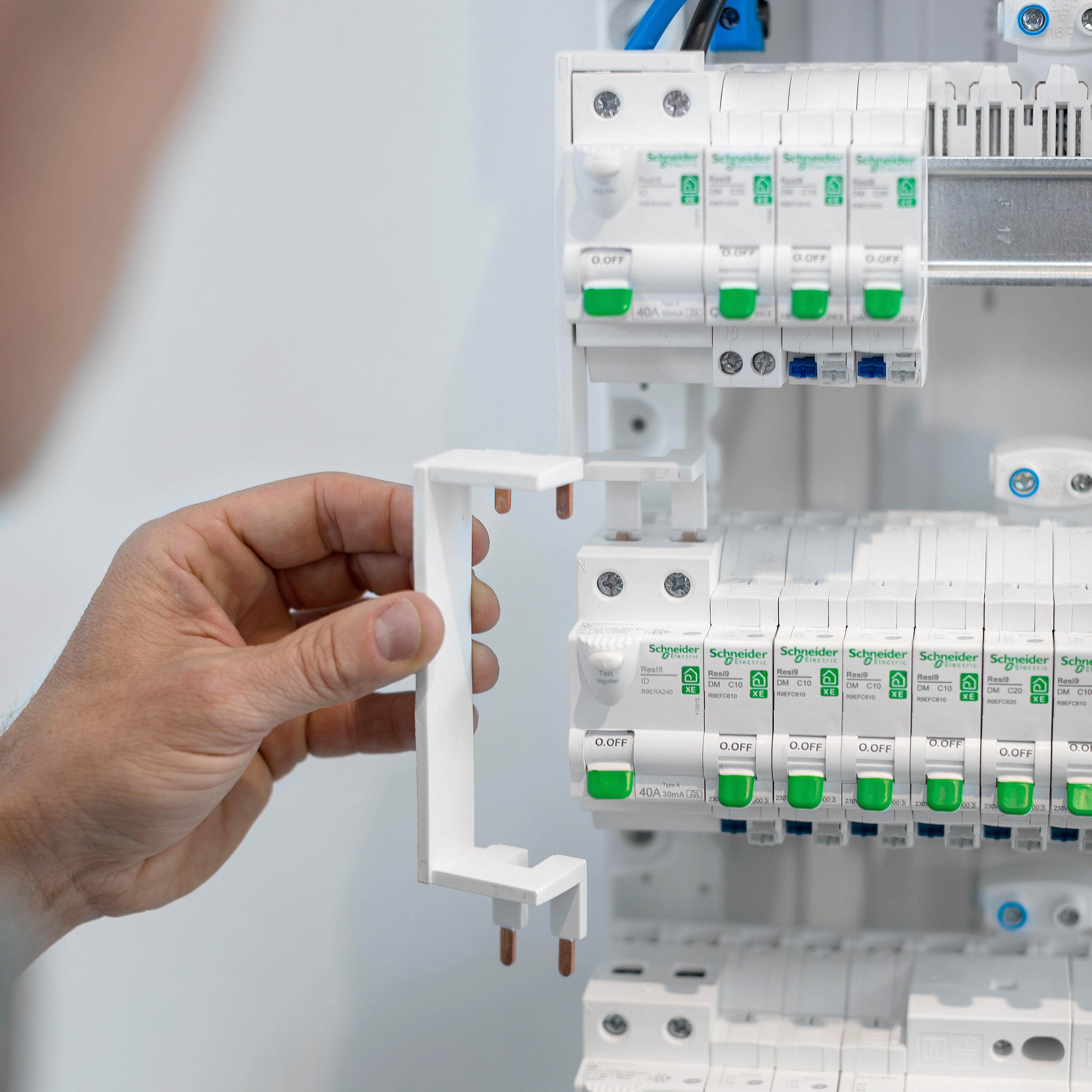 Peigne vertical pour interrupteur différentiel 63A Resi9 XE, SCHNEIDER ...