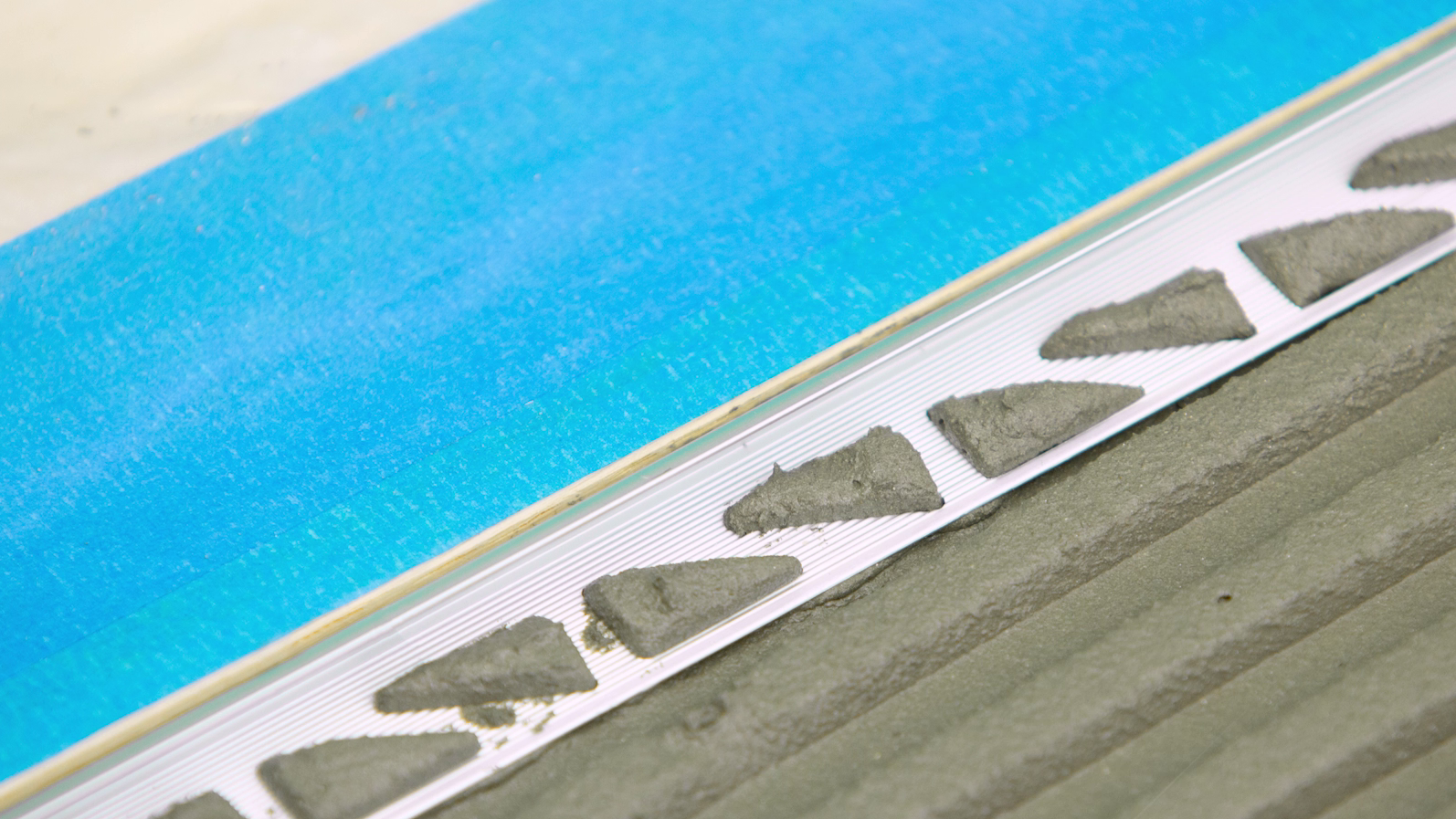 Comment réussir un joint entre un parquet et un carrelage ? | Leroy Merlin