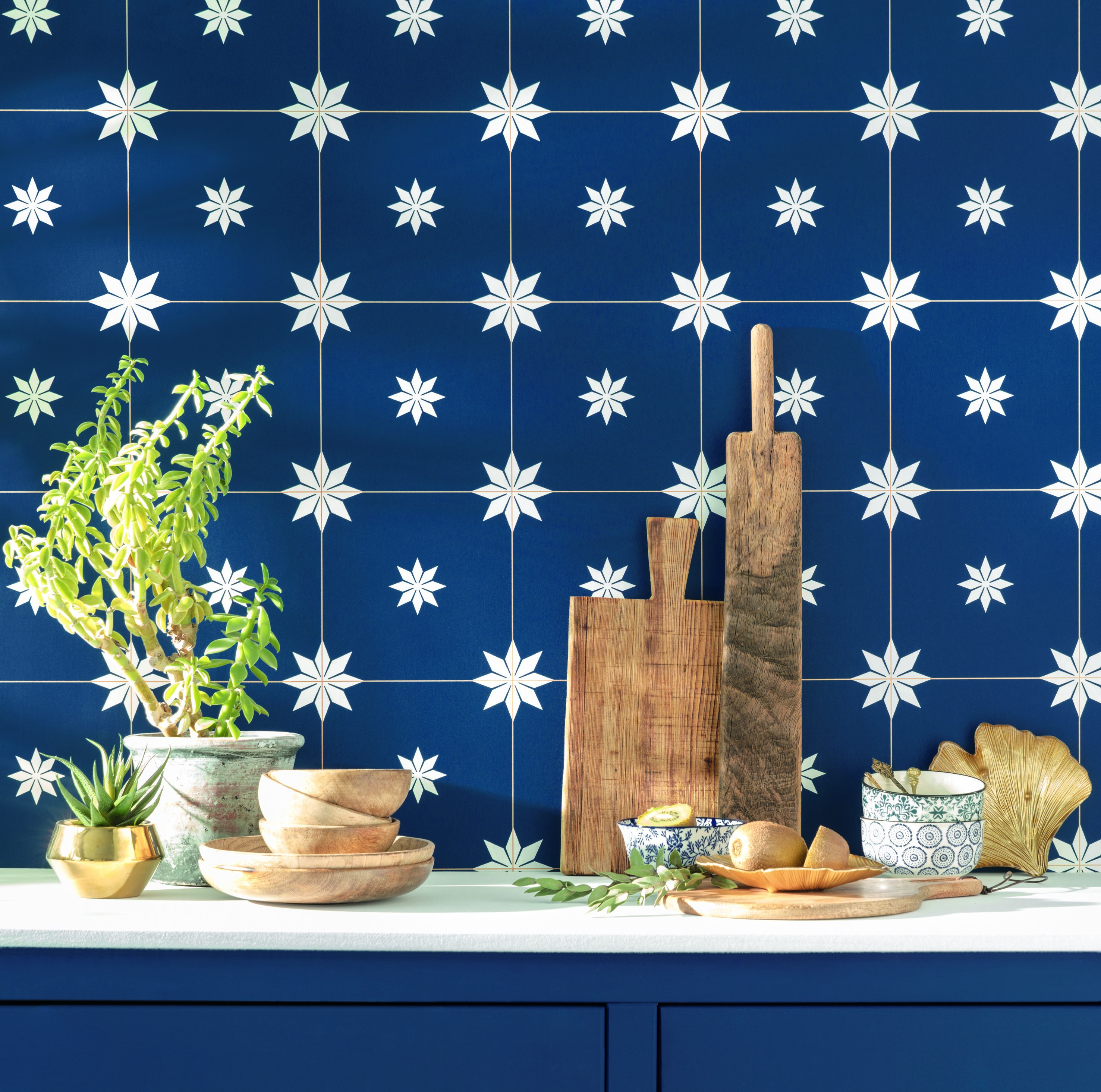 Papier peint intissé Only blue tiles midnight blue | Leroy Merlin