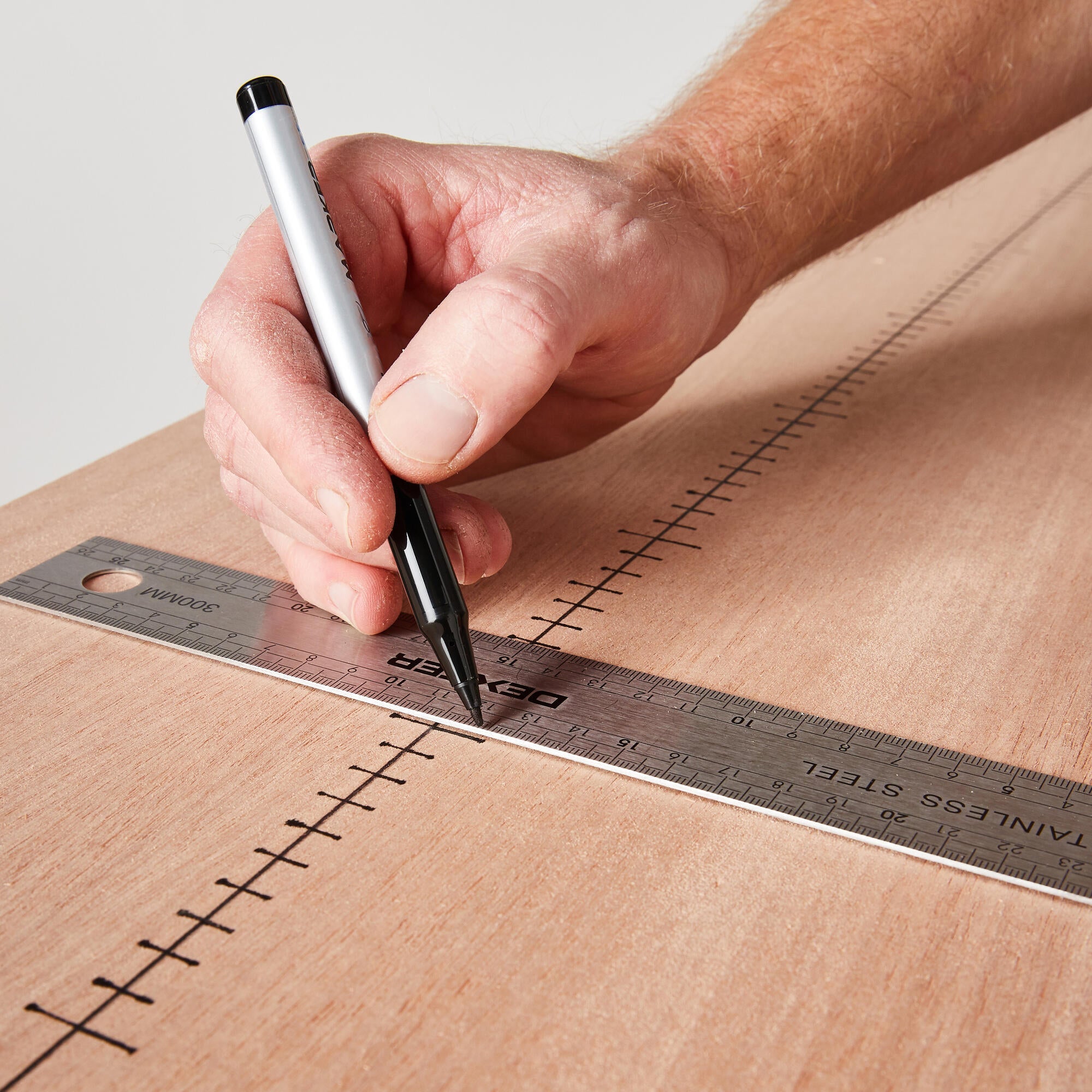 DIY : fabriquer une toise pour une chambre d'enfants | Leroy Merlin