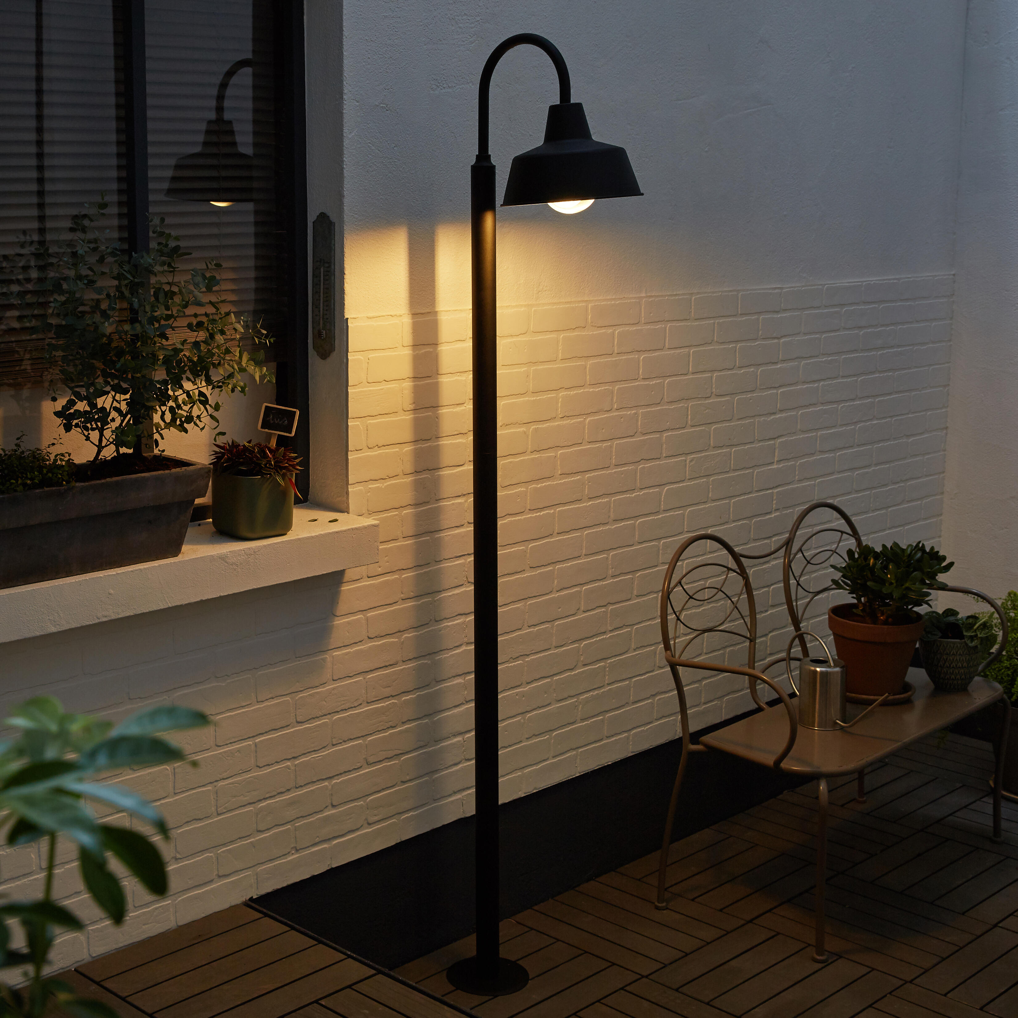 Lampadaire extérieur e27 max 60W noir Sarasota, industriel INSPIRE ...
