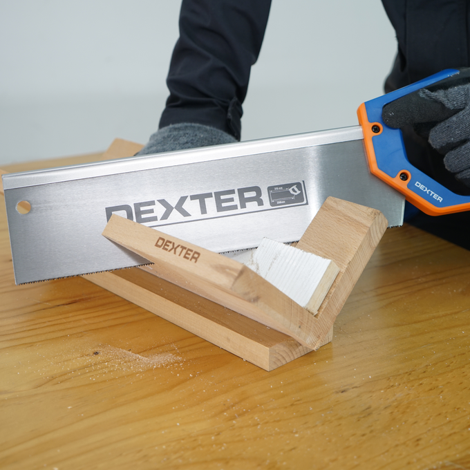 Qué es una guía para ingletar y cómo hacer corte en inglete | Leroy Merlin