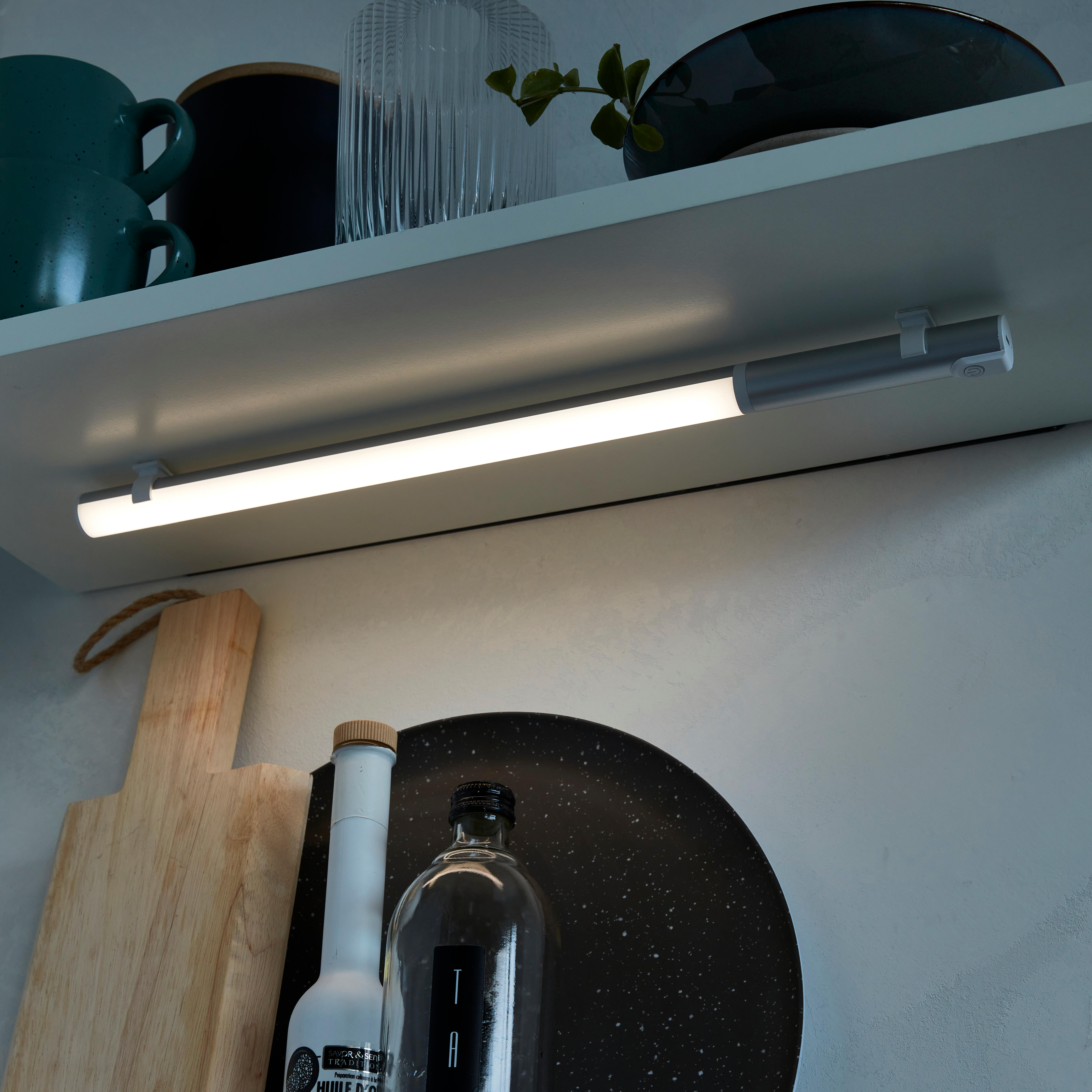 Reglette con fonte luminosa LED per sopra il mobile Neofos, luce bianco ...