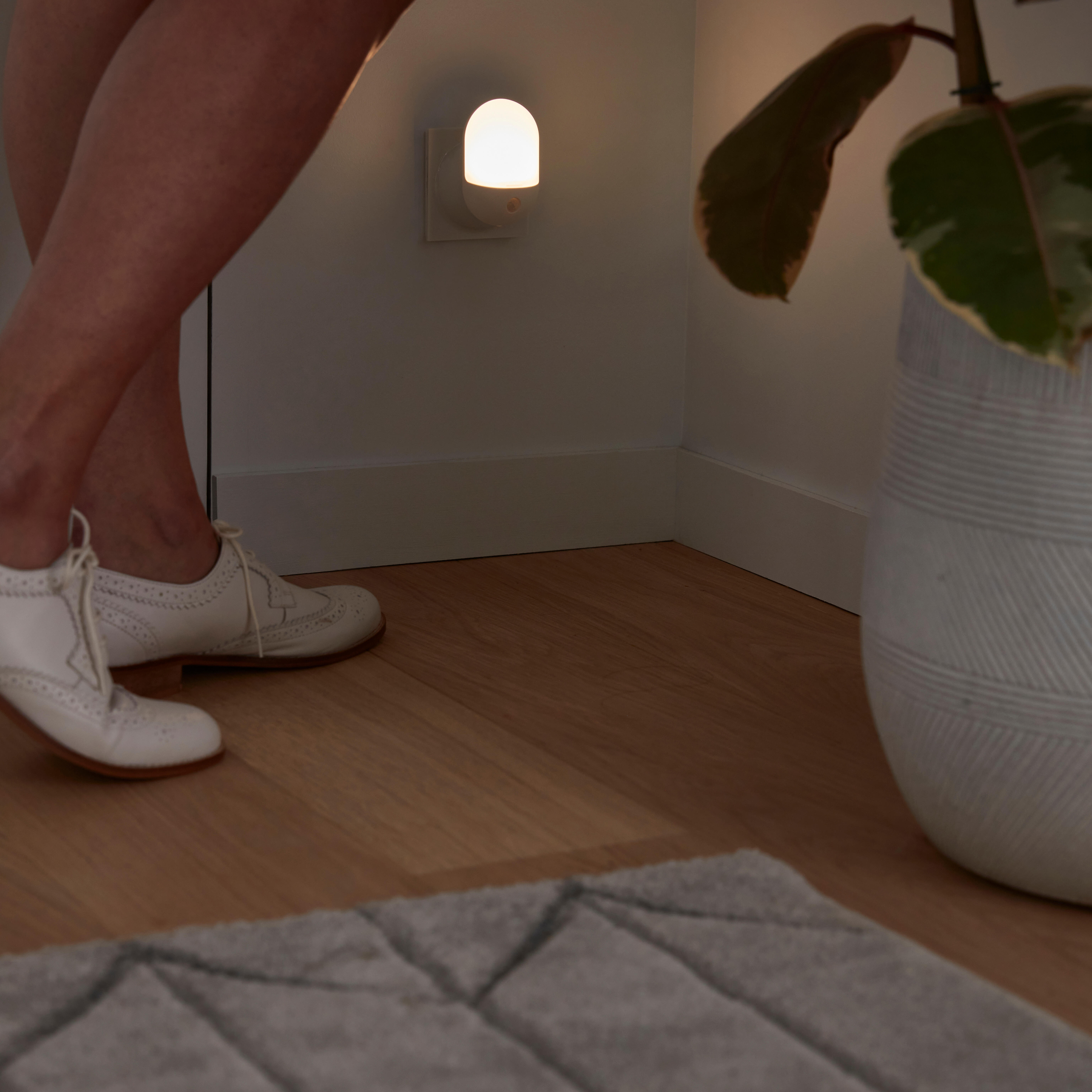 Veilleuse Led sur prise, détection de mouvement et crépusculaire ...