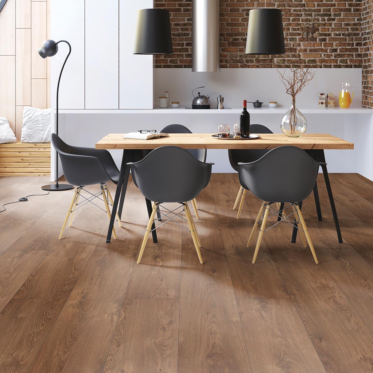 Pavimento laminato ARTENS Oak redbrown marrone resistente all'acqua Sp 8mm | Leroy Merlin