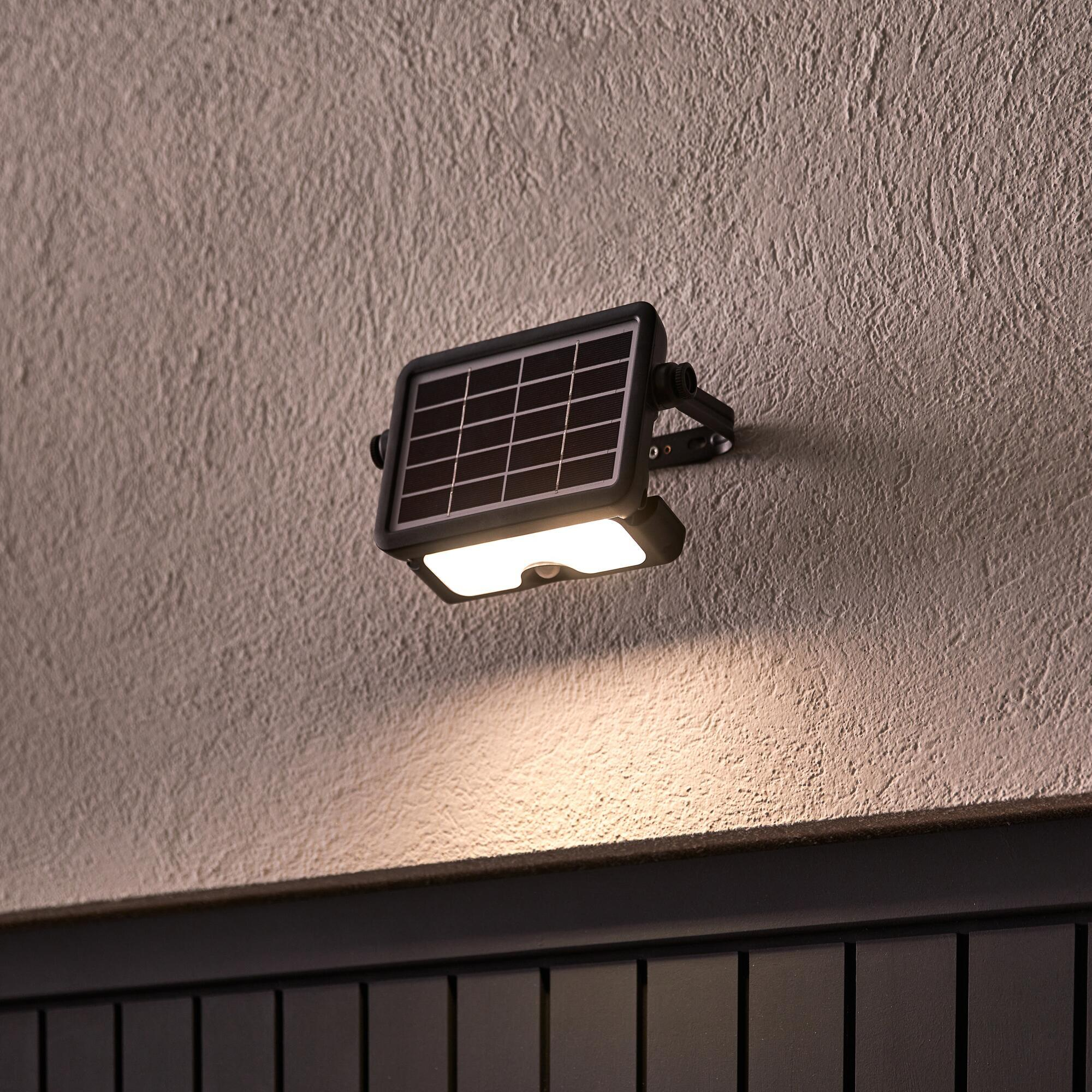 Projecteur solaire à détection, 530 Lumen, Zuzo noir INSPIRE | Leroy Merlin