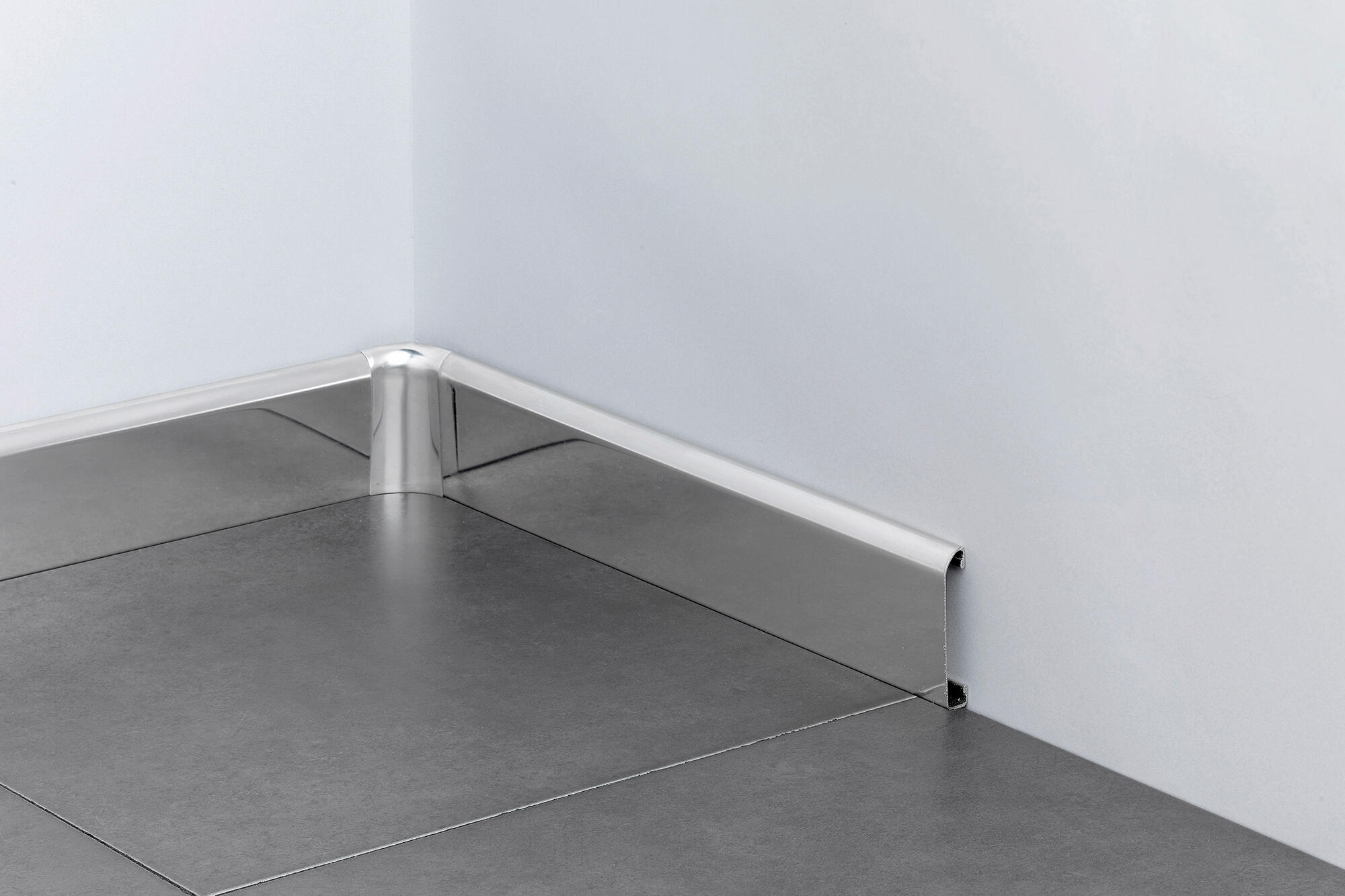 Rodapié de acero inoxidable EMAC de 60x2000mm | Leroy Merlin