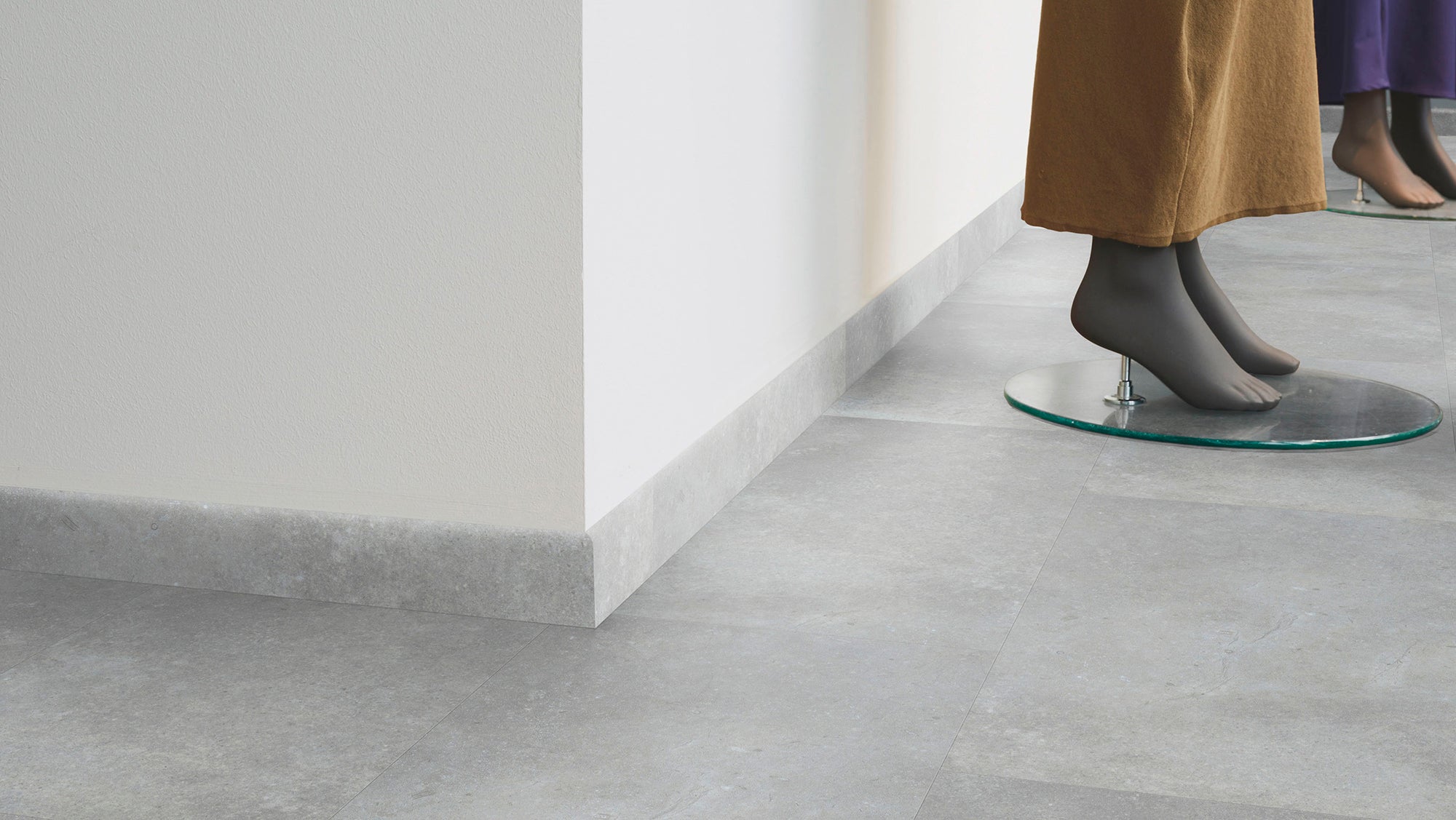 Pack de 5 rodapiés Ultimate 30 de pvc de 202x8cm gris claro | Leroy Merlin