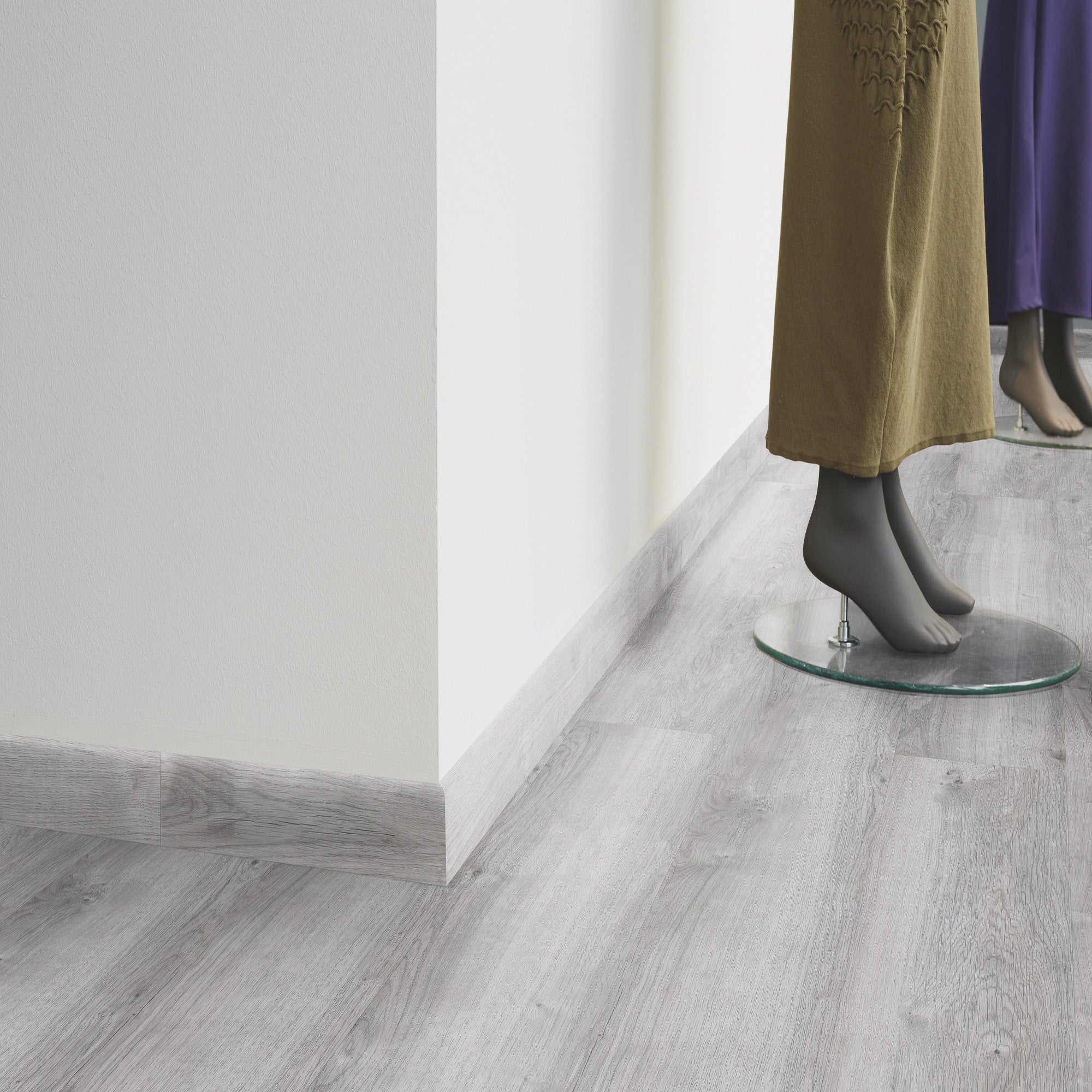 Pack de 10 rodapiés Ultimate de pvc de 200xcm gris | Leroy Merlin