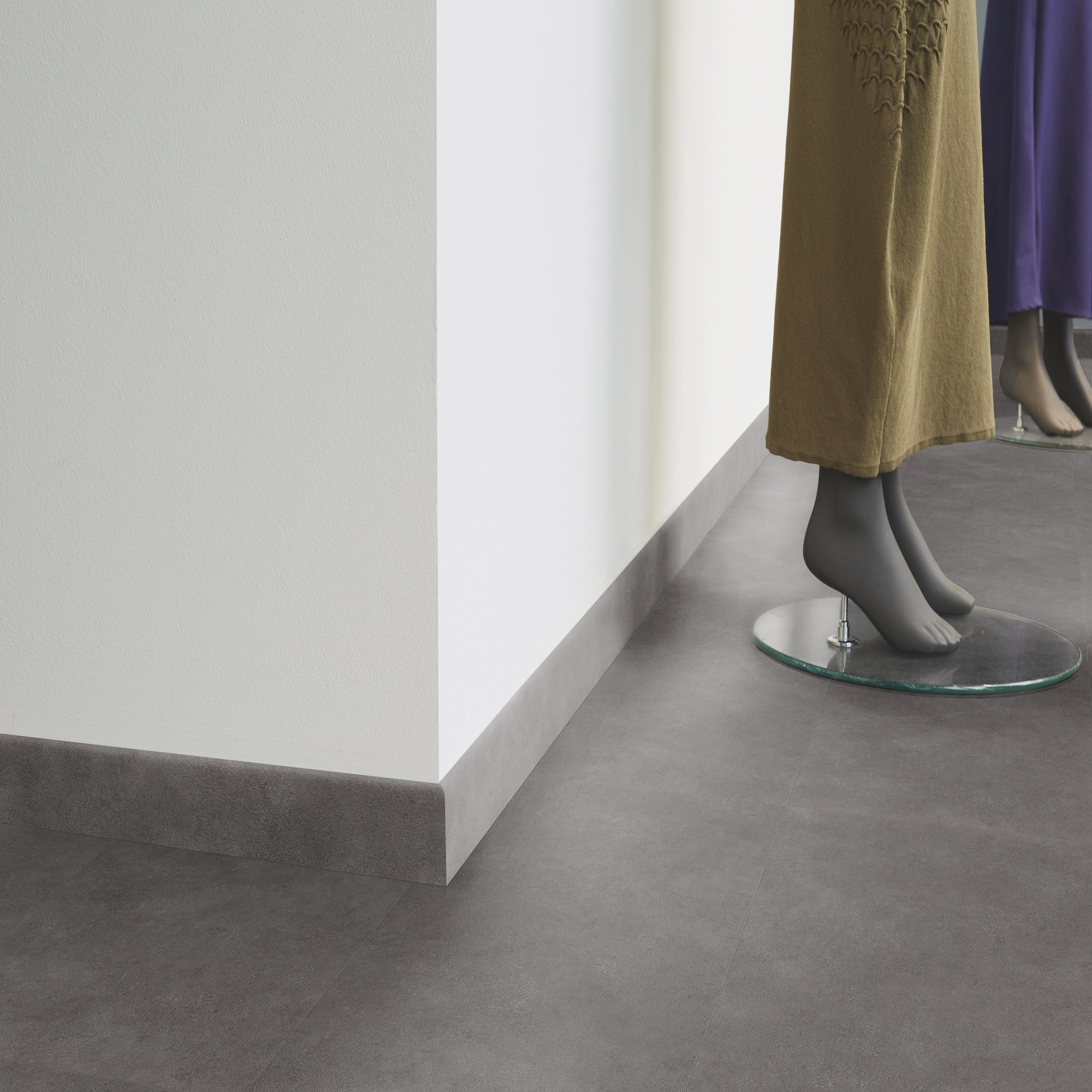 Rodapié decorativo vinílico TARKETT Timeless Cemento Antracita | Leroy ...