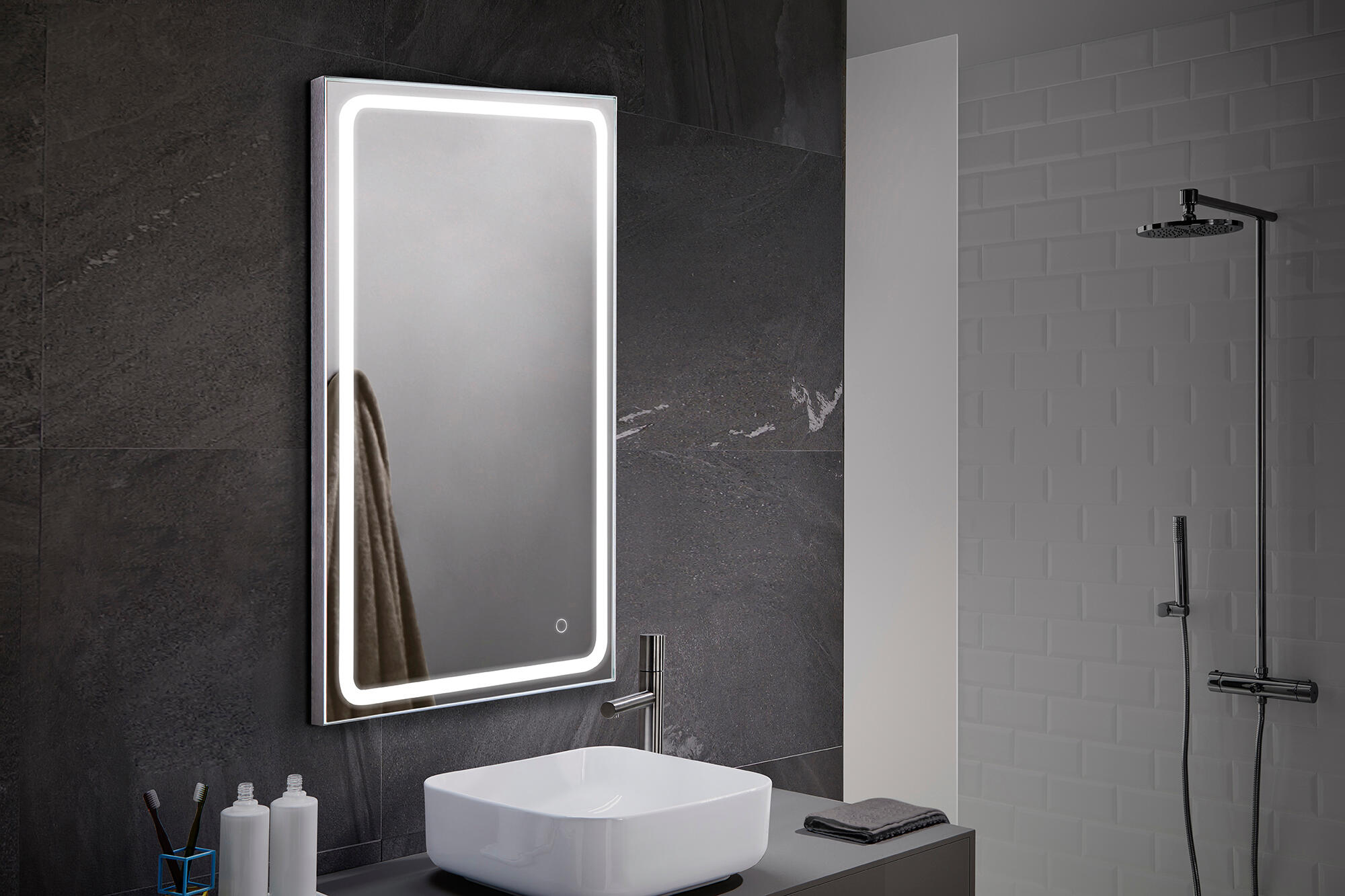 Espejo de baño con luz LED MIA, sensor, táctil, 45x80cm | Leroy Merlin