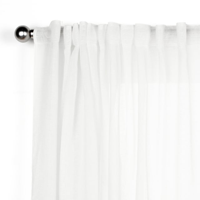 Cortinas y visillos para riel: fácil instalación en casa