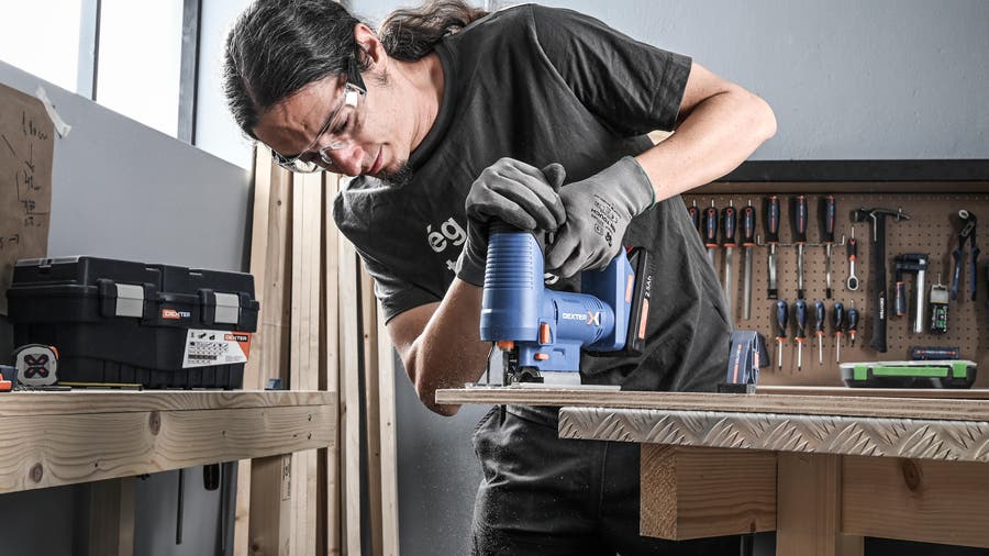 Qué es una guía para ingletar y cómo hacer corte en inglete | Leroy Merlin