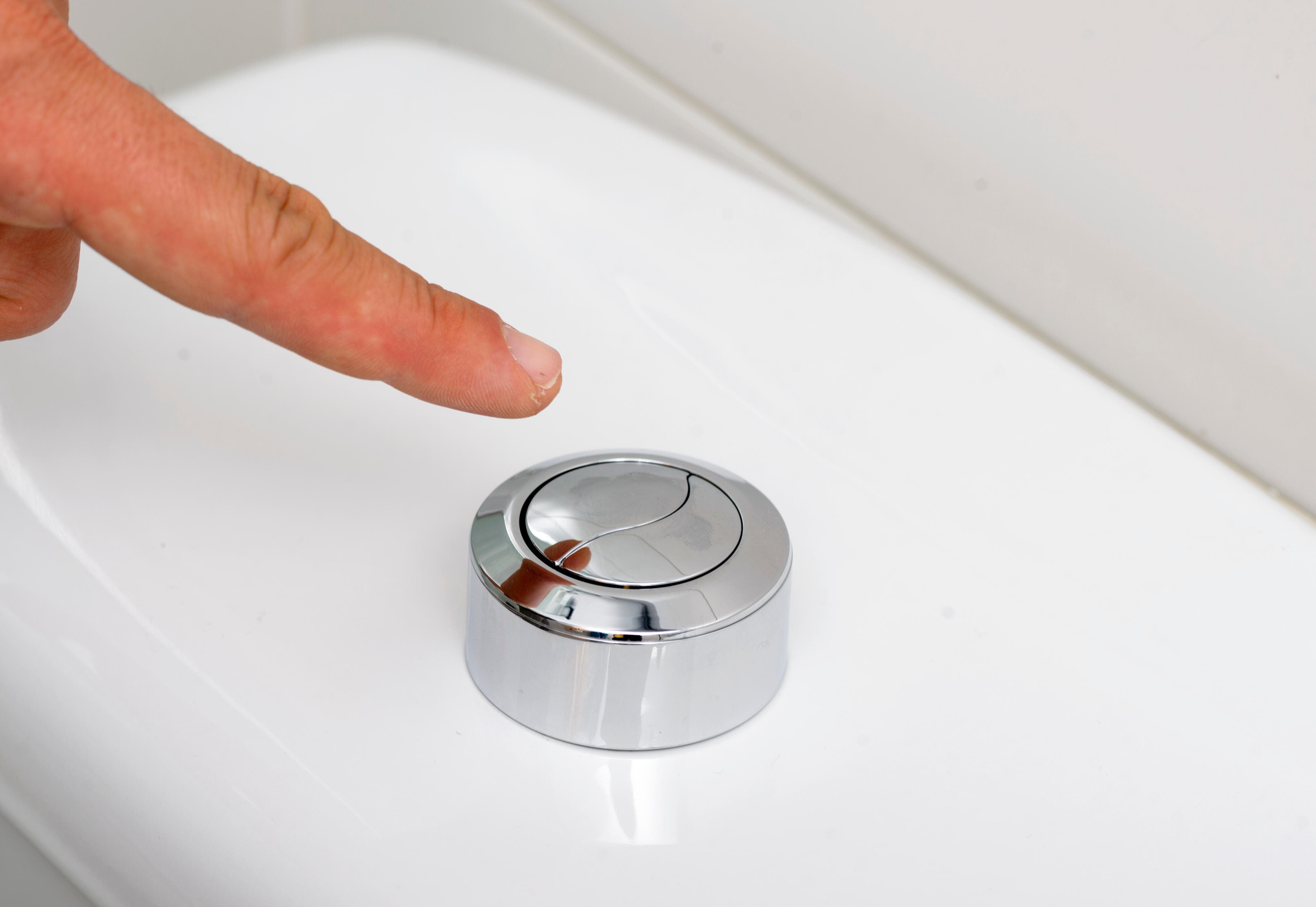 Cómo gastar menos agua en el inodoro | Leroy Merlin