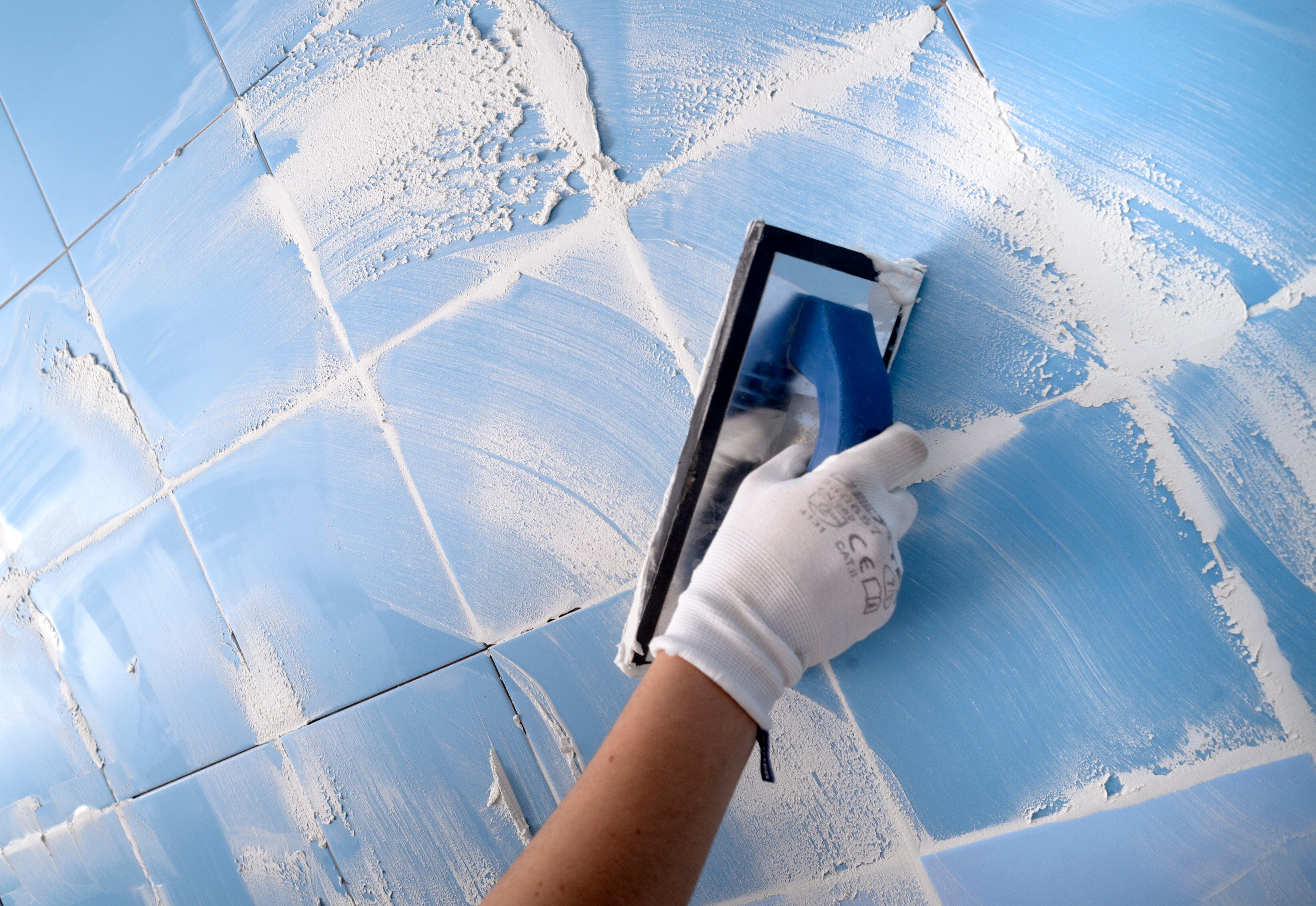 Cómo alicatar paredes con azulejos | Leroy Merlin