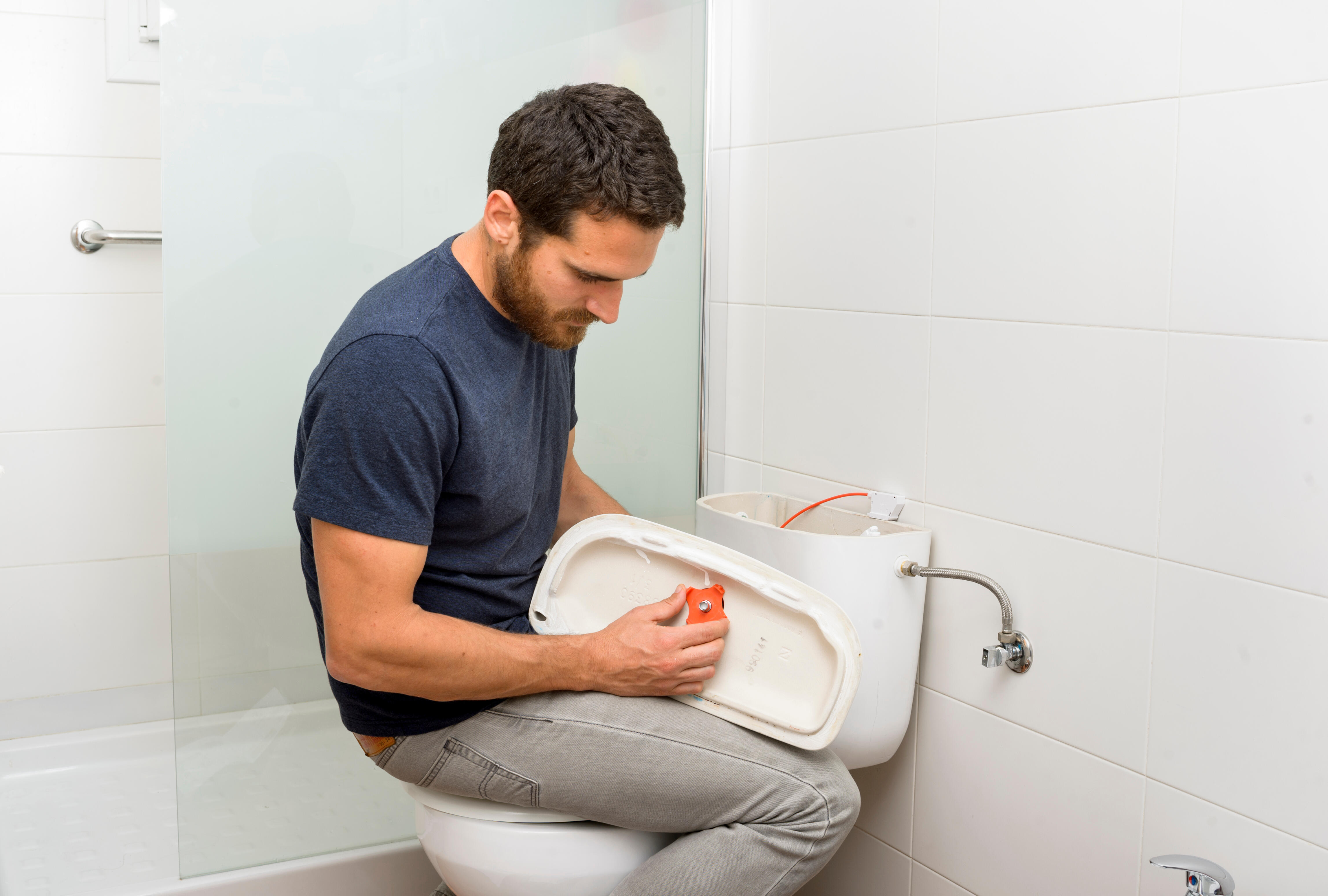 Cómo gastar menos agua en el inodoro | Leroy Merlin