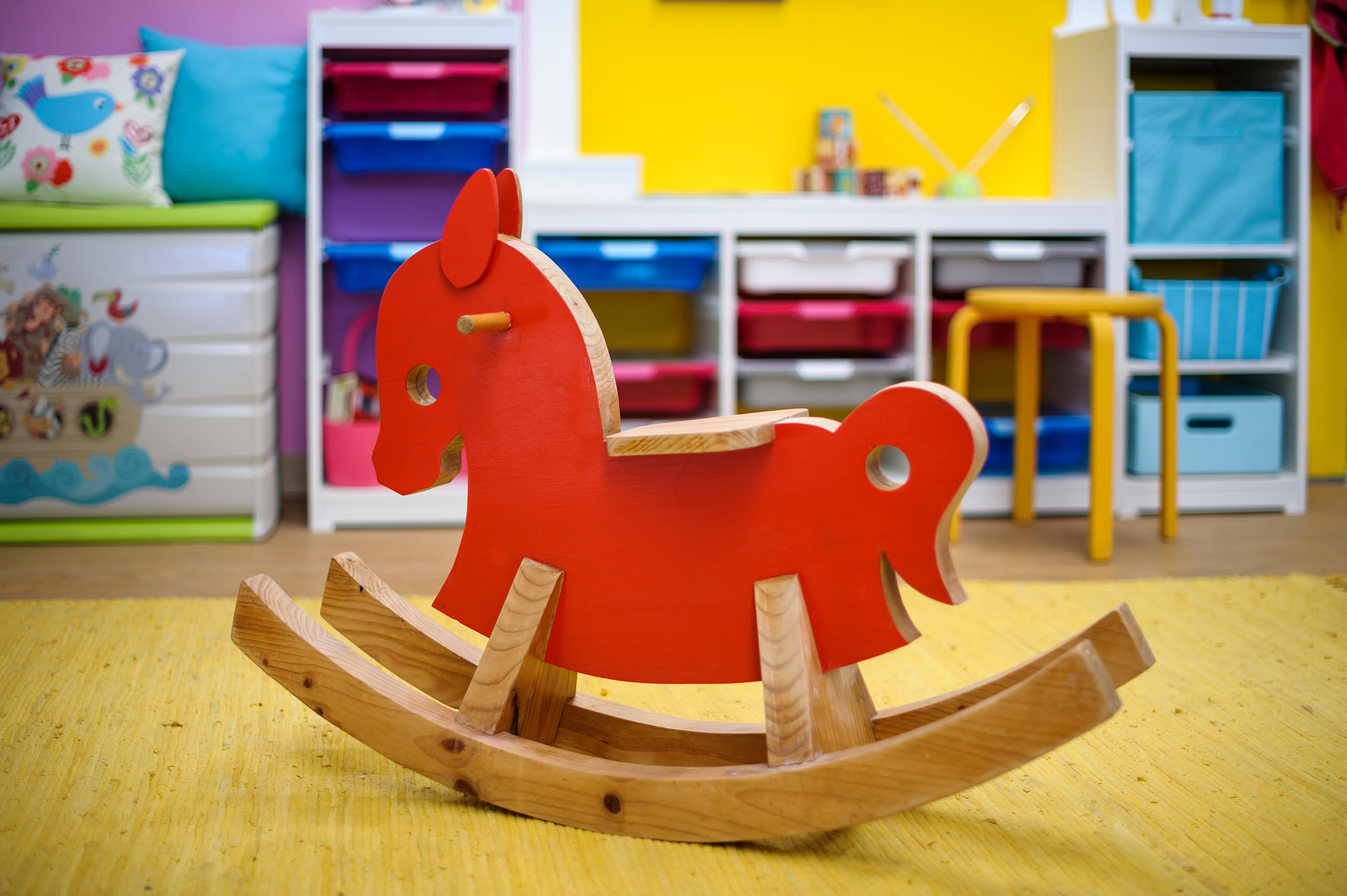 Lacado de muebles: técnica para conseguir acabados con efecto “laca ...