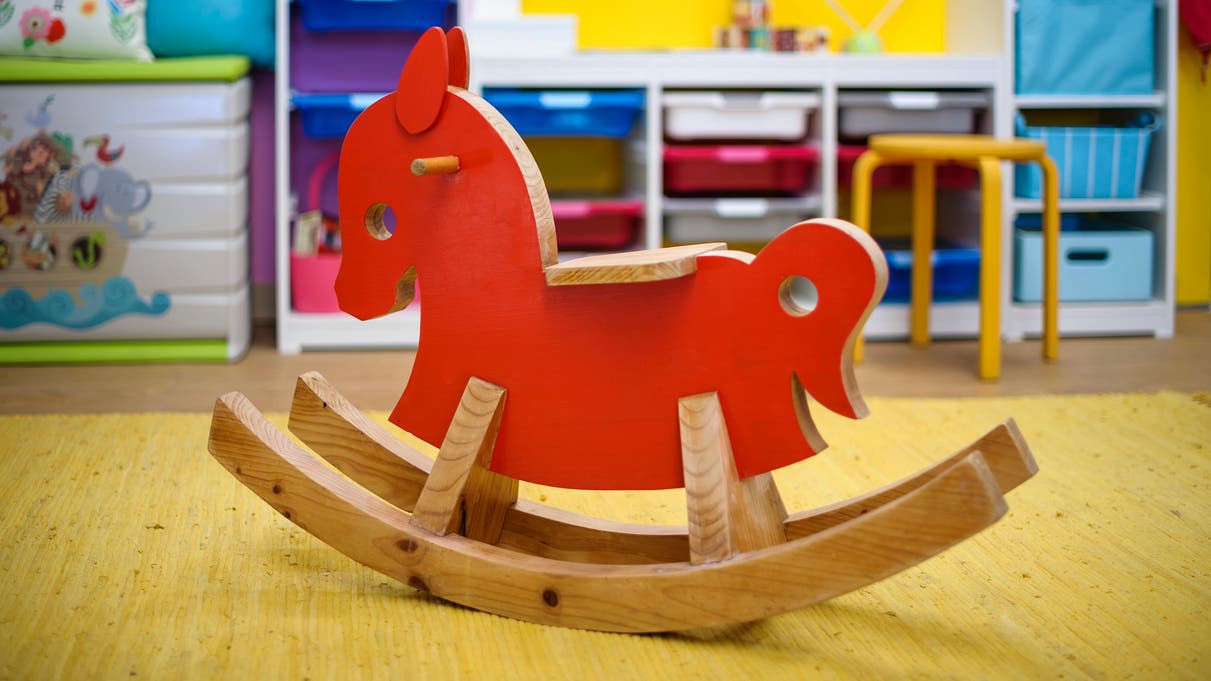 Lacado de muebles: técnica para conseguir acabados con efecto “laca ...