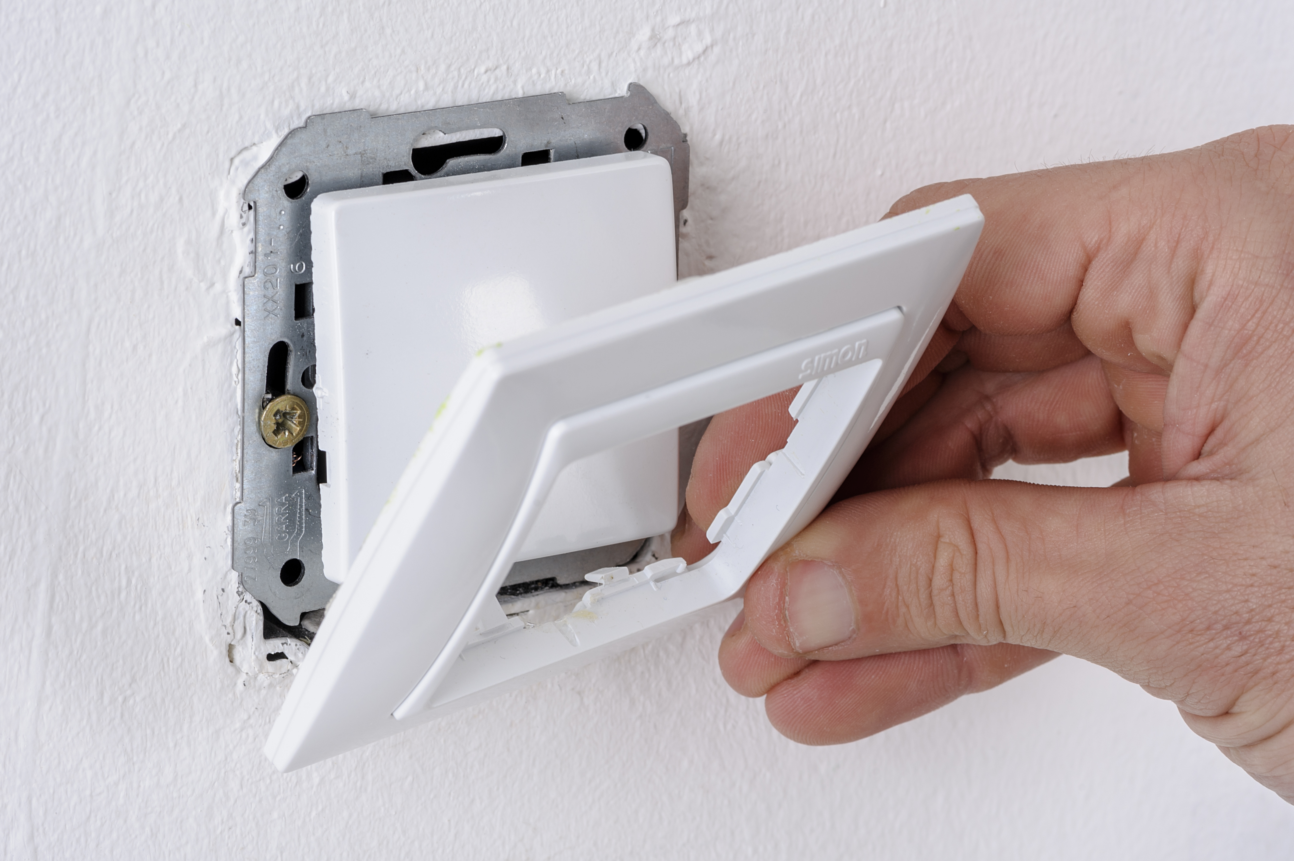 Cómo cambiar un interruptor | Leroy Merlin