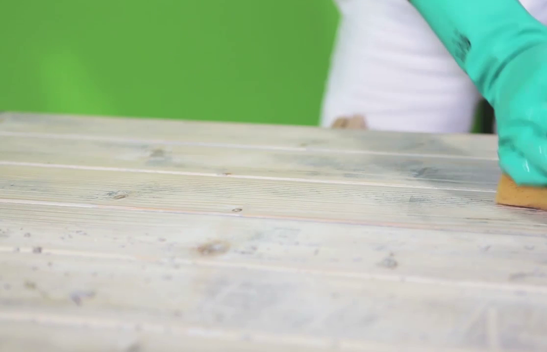 Cómo barnizar la madera de exterior | Leroy Merlin