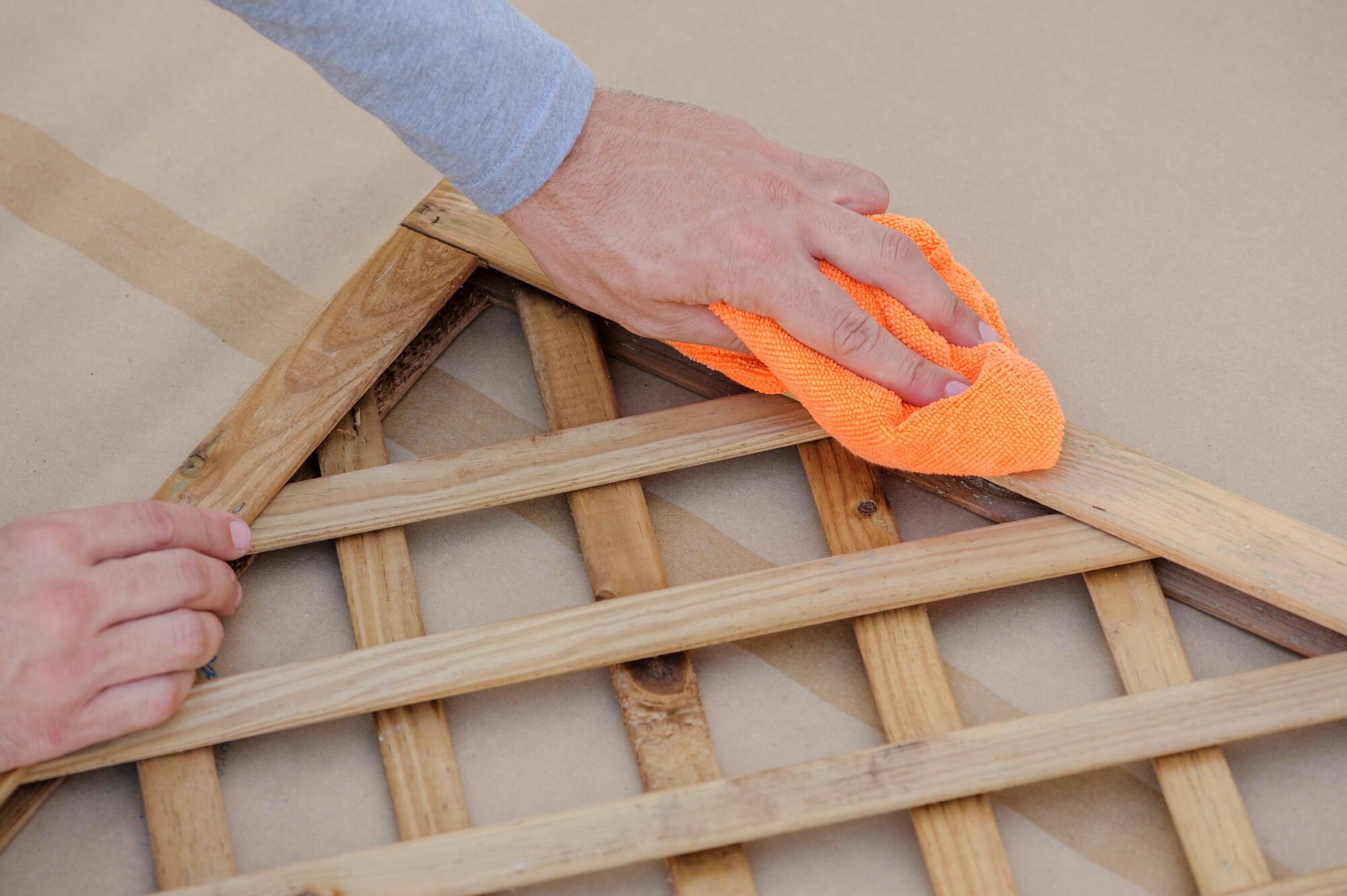 Cómo pintar superficies de madera | Leroy Merlin