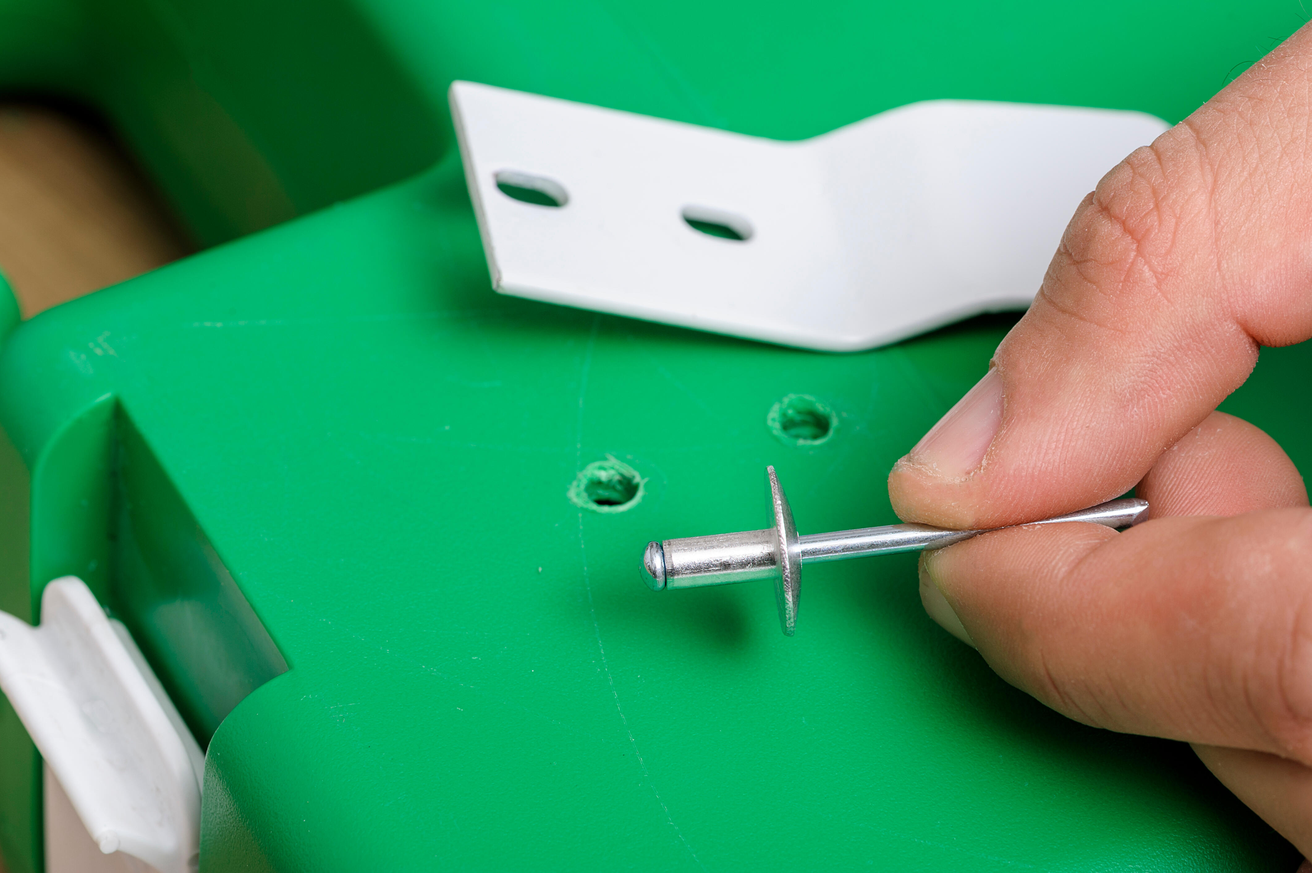 Cómo poner remaches | Leroy Merlin