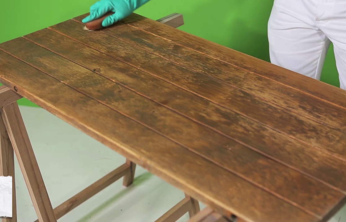 Cómo pintar la madera de exterior | Leroy Merlin