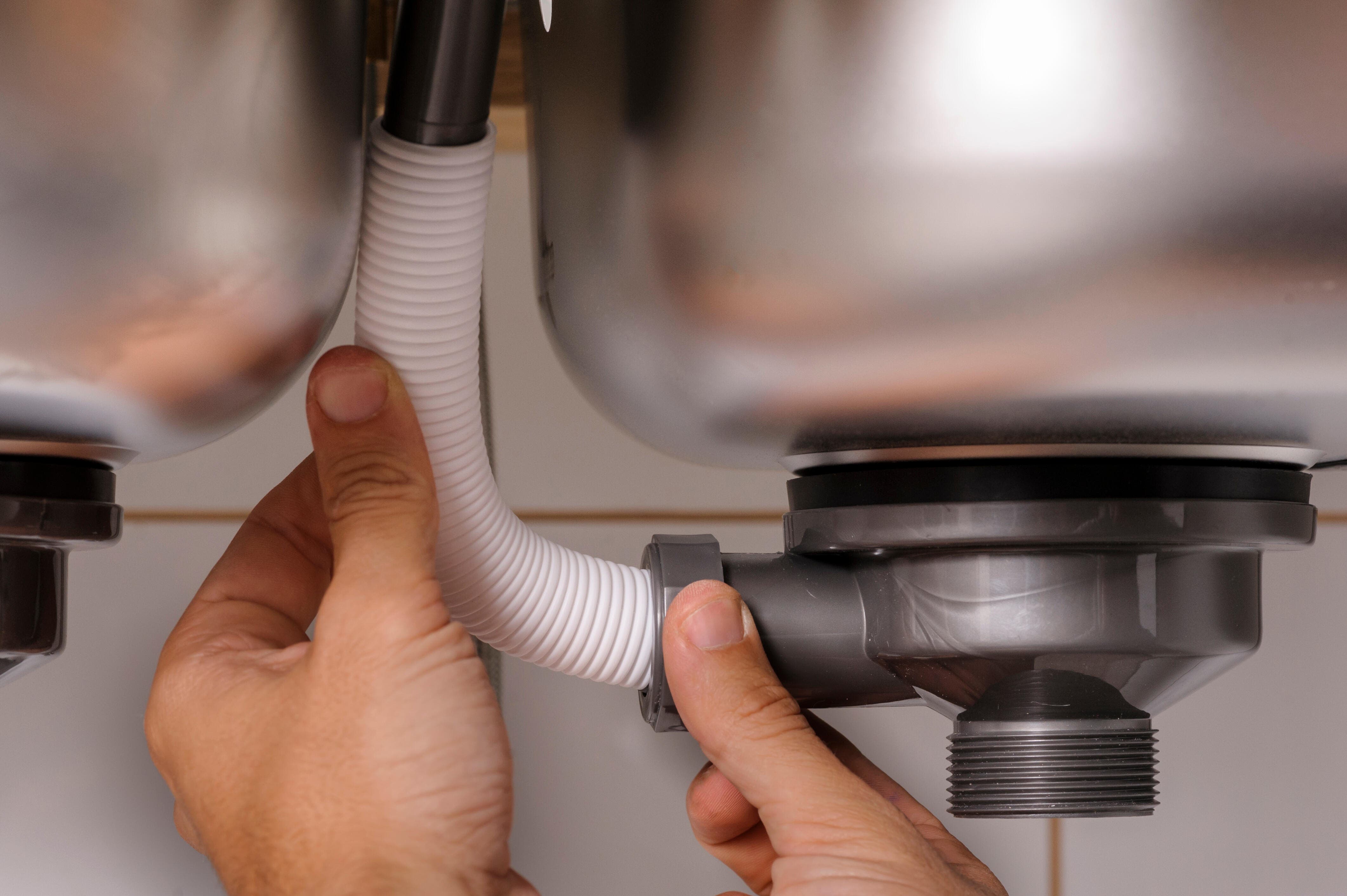 Cómo instalar el desagüe de un fregadero | Leroy Merlin