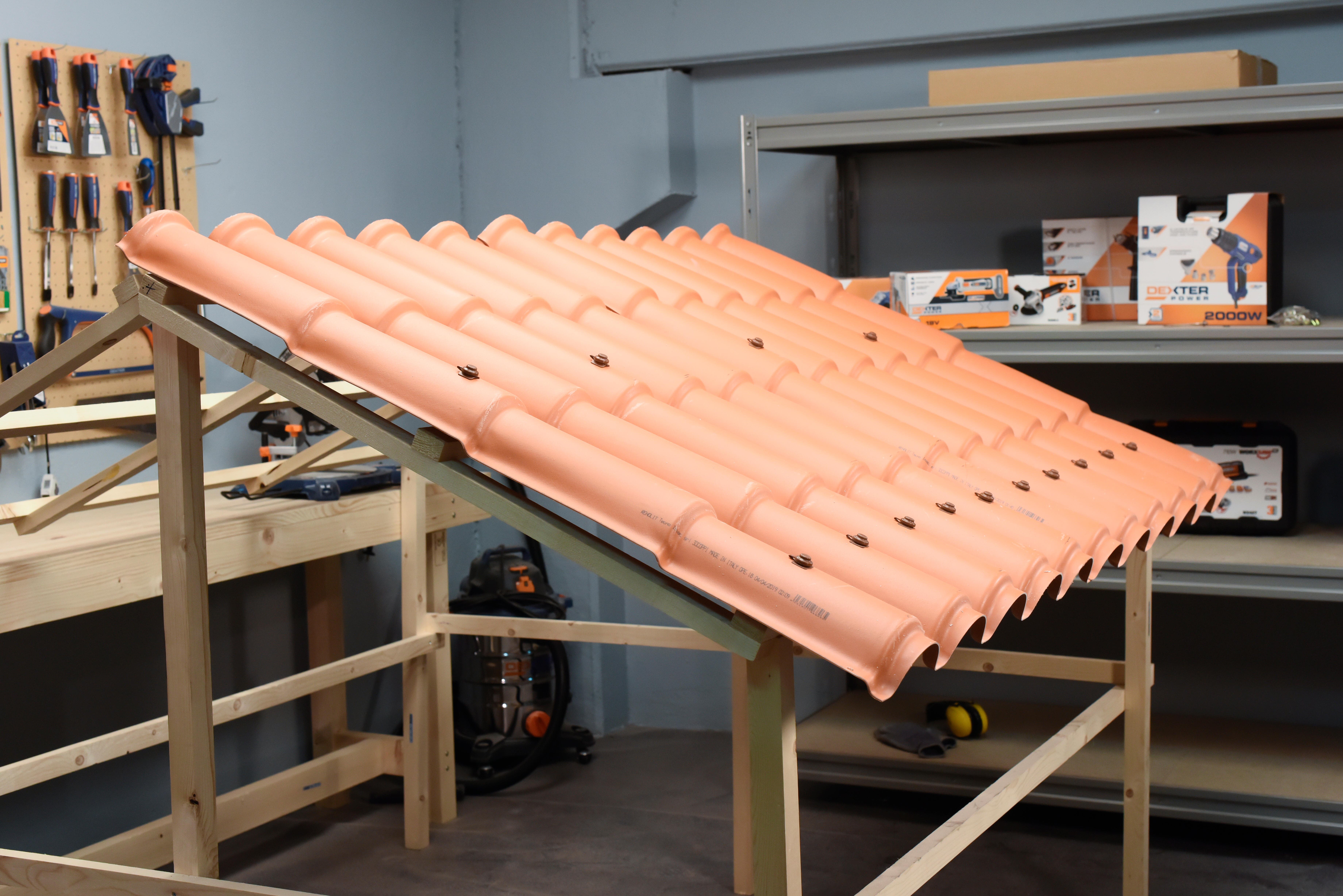 Cómo instalar tejas plásticas | Leroy Merlin