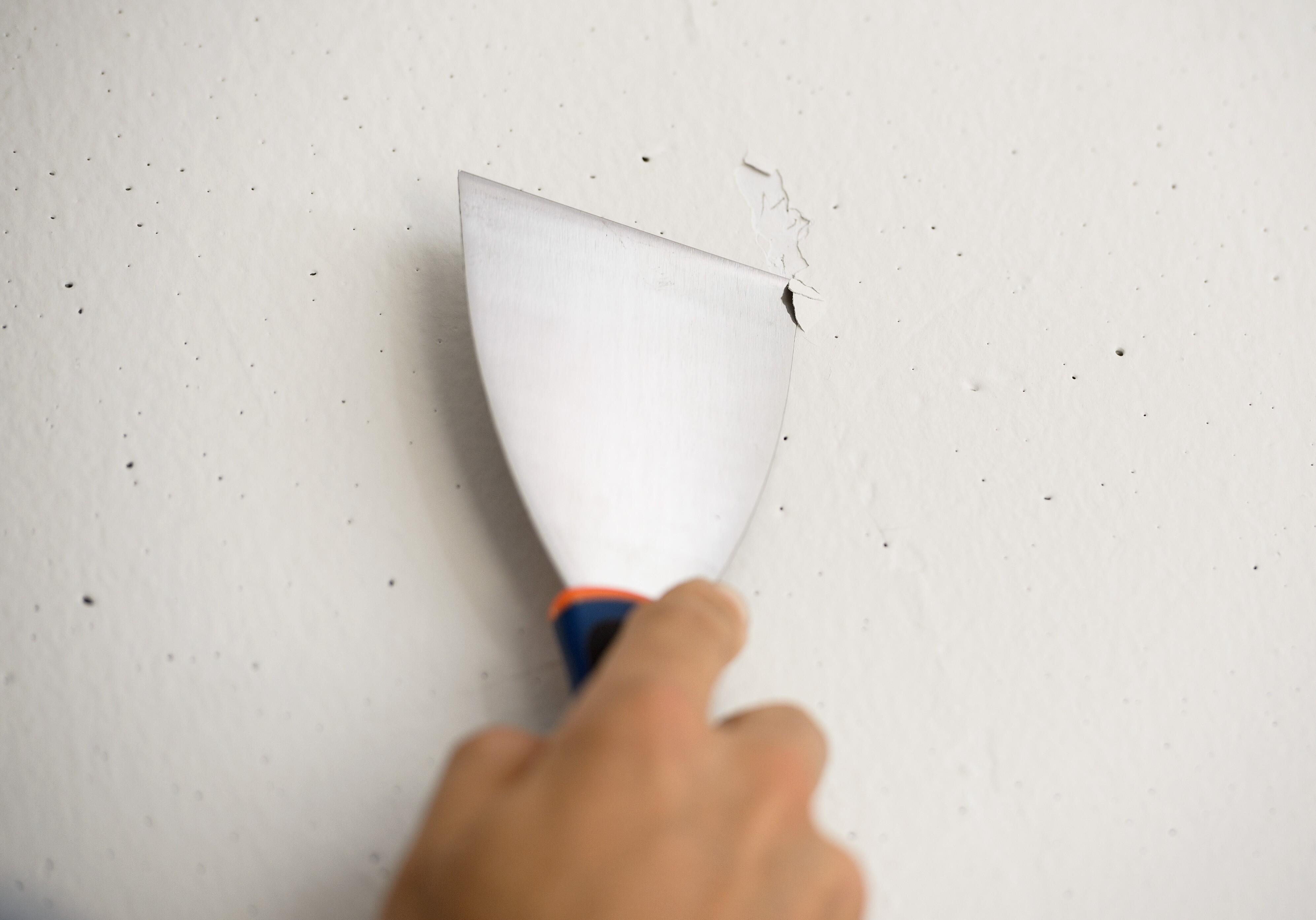 Cómo tapar agujeros en la pared | Leroy Merlin