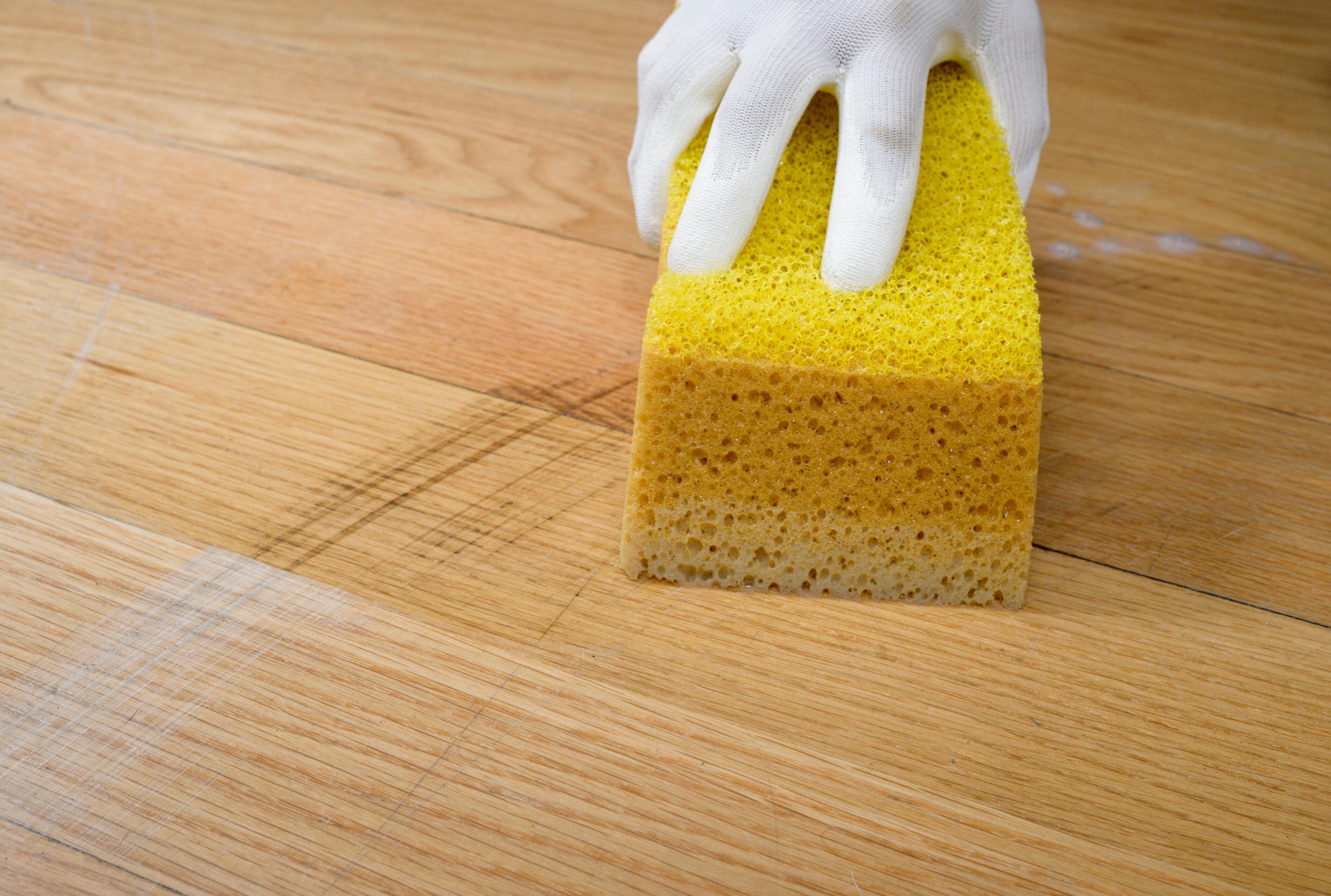 Cómo reparar suelo laminado | Leroy Merlin Cómo reparar suelo laminado | Leroy Merlin