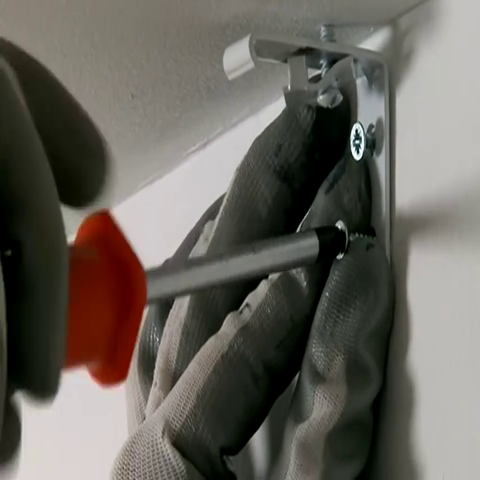 Cómo instalar un riel en la pared | Leroy Merlin