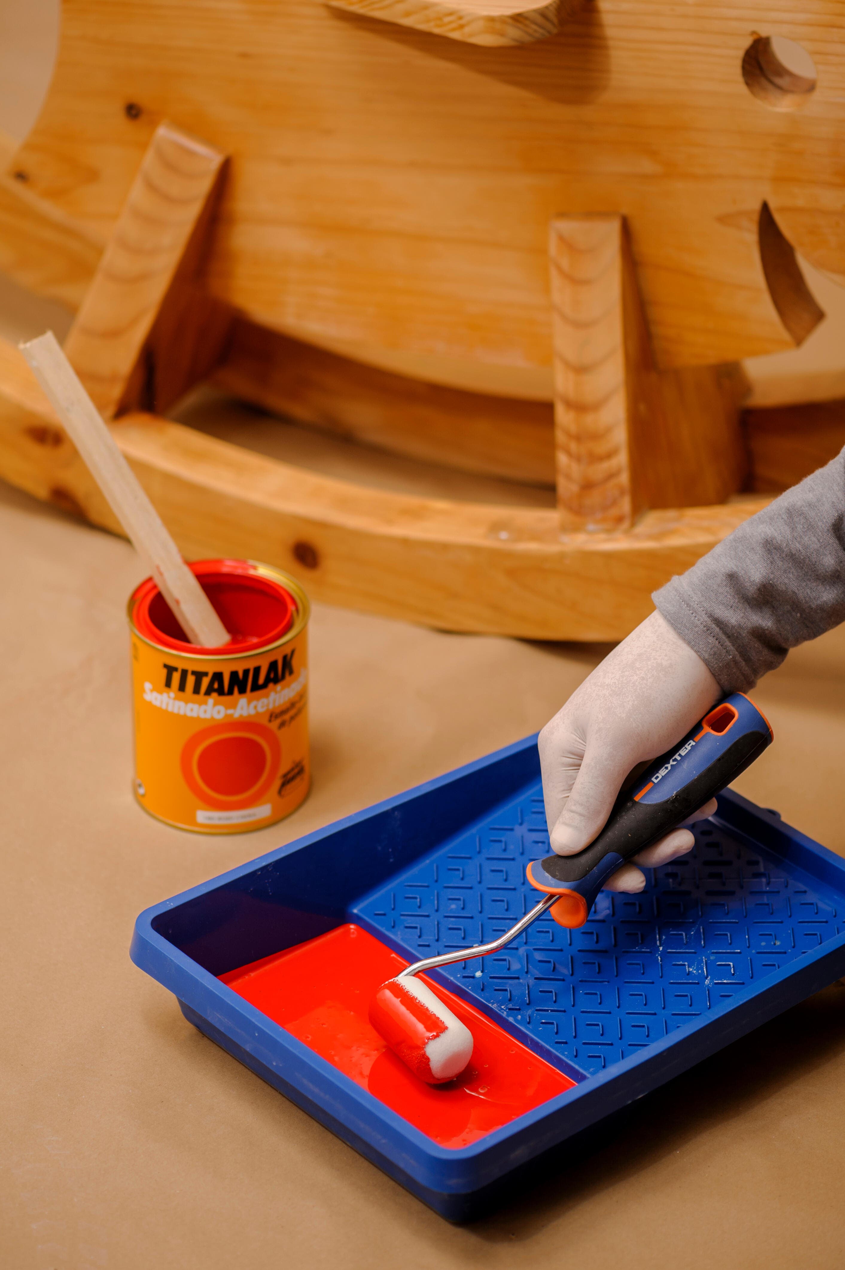 Lacado de muebles: técnica para conseguir acabados con efecto “laca ...