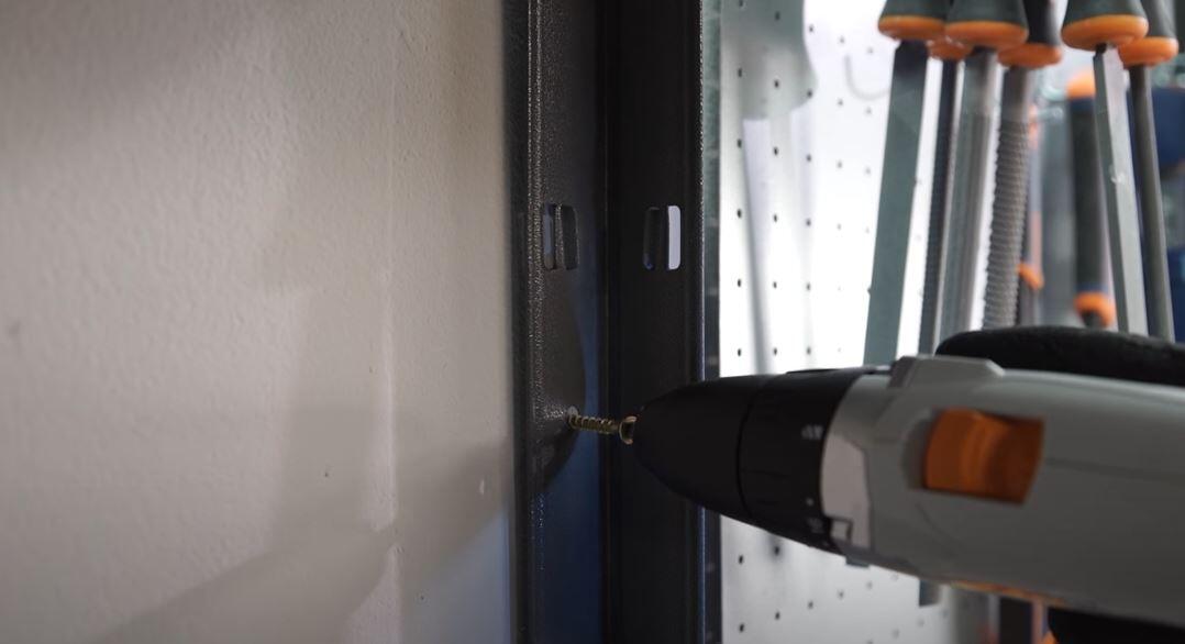 Montar estanterías metálicas sin tornillos | Leroy Merlin