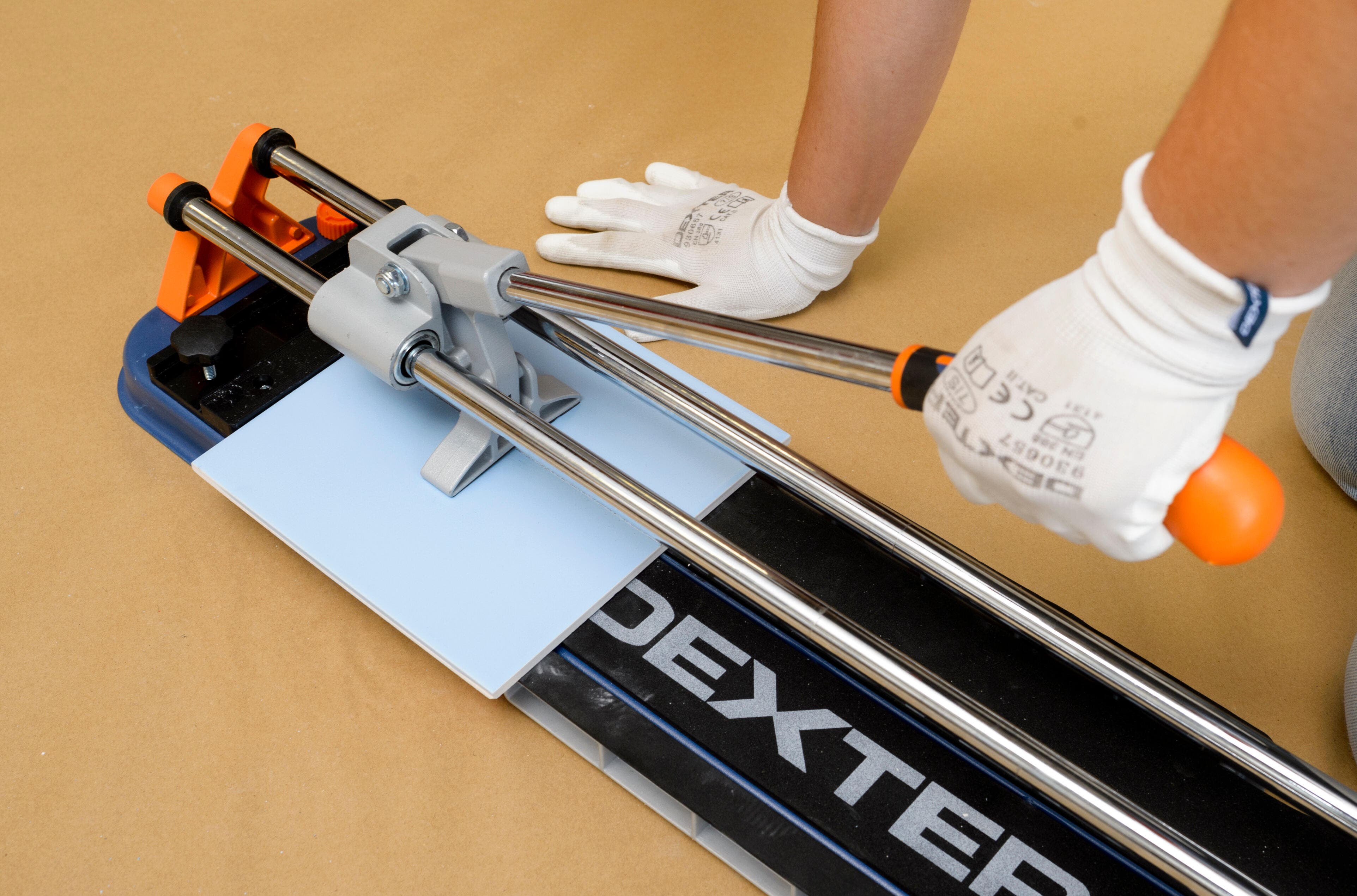 Cómo alicatar paredes con azulejos | Leroy Merlin