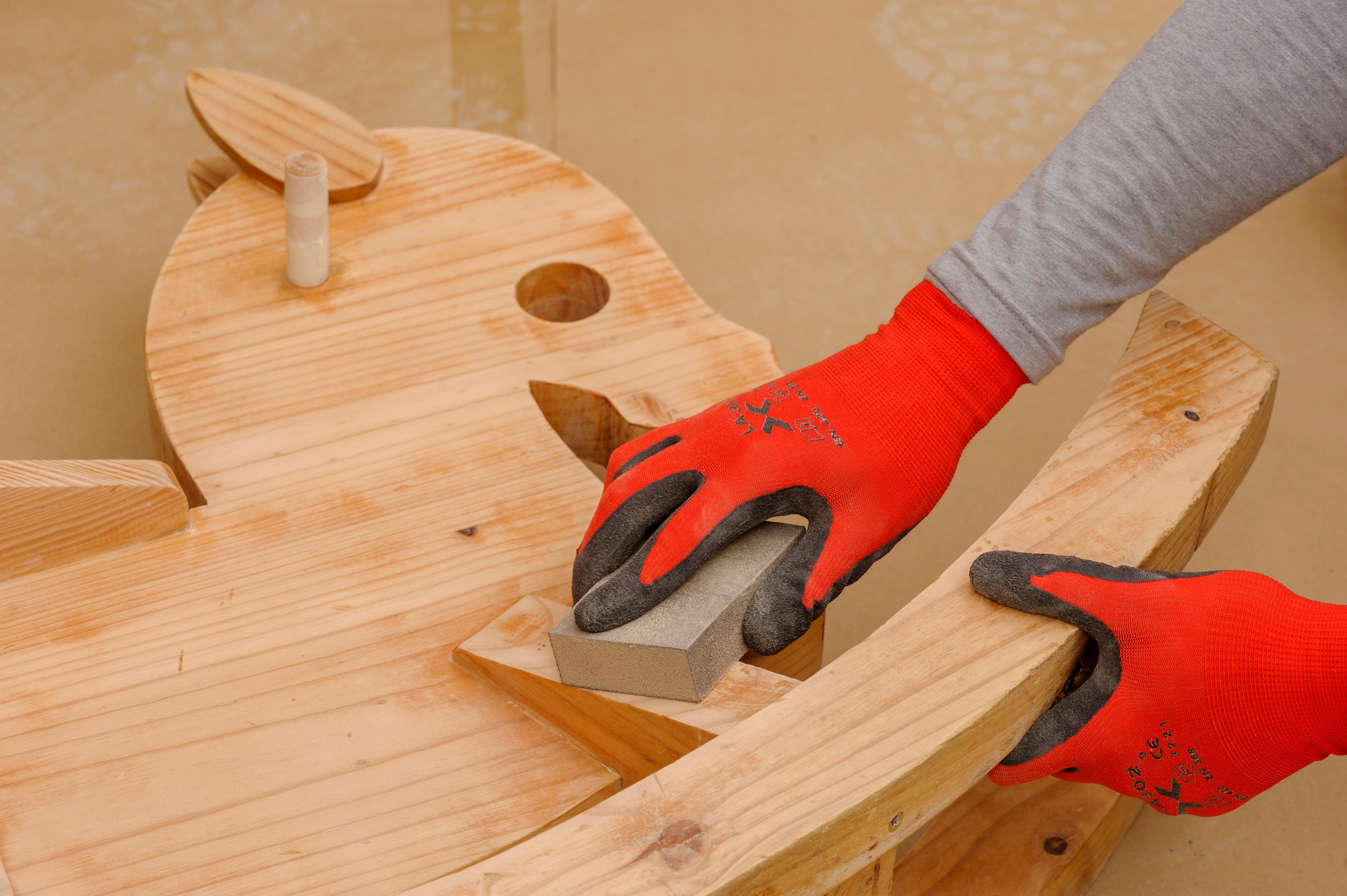 Lacado de muebles: técnica para conseguir acabados con efecto “laca ...