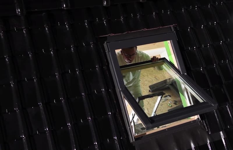 Cómo instalar una persiana en ventana de techo | Leroy Merlin