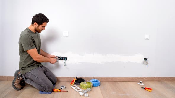 Cómo cambiar un enchufe de sitio sin obras | Leroy Merlin