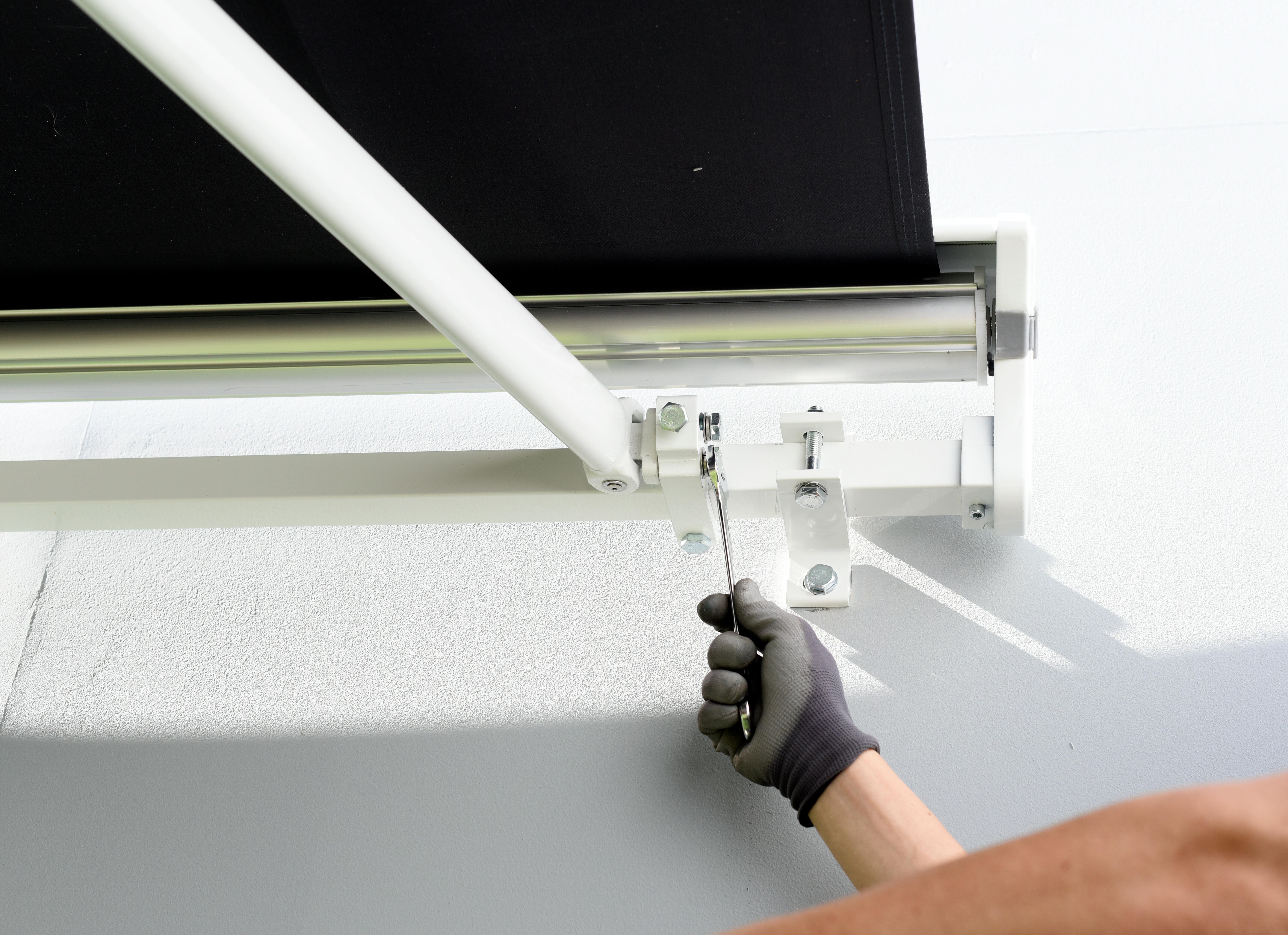 Cómo montar e instalar un toldo en kit | Leroy Merlin