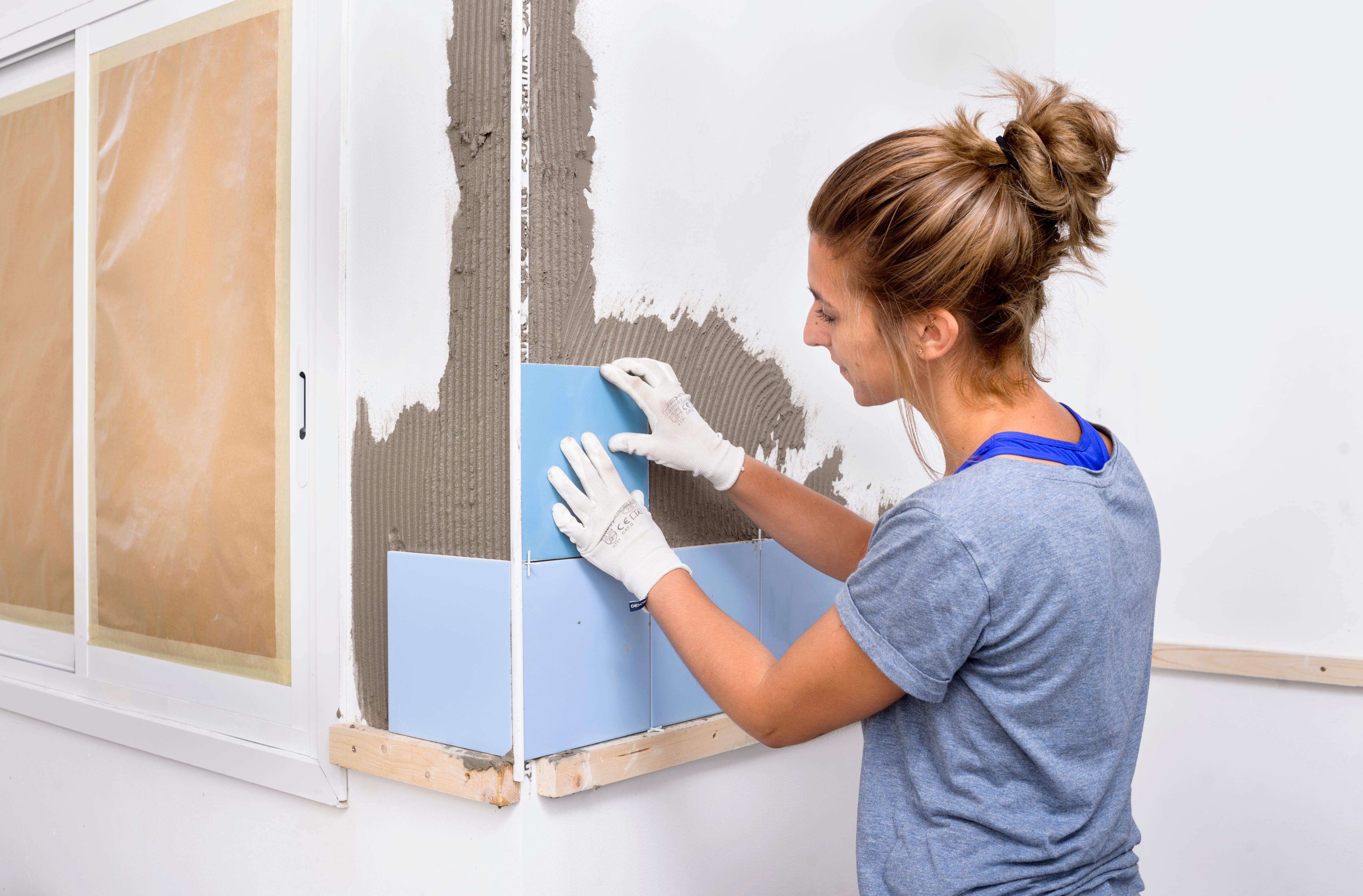 Cómo alicatar paredes con azulejos | Leroy Merlin