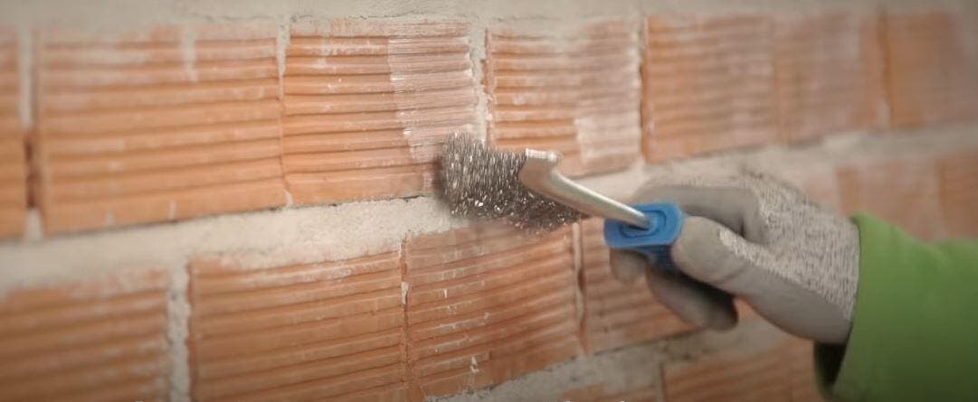 Aplicar mortero monocapa raspado para revestir una fachada | Leroy Merlin