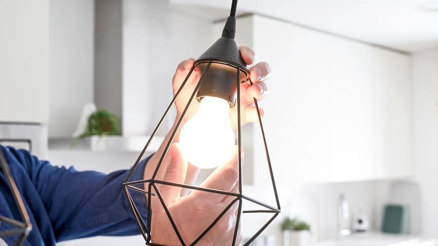 Cómo instalar tiras led | Leroy Merlin