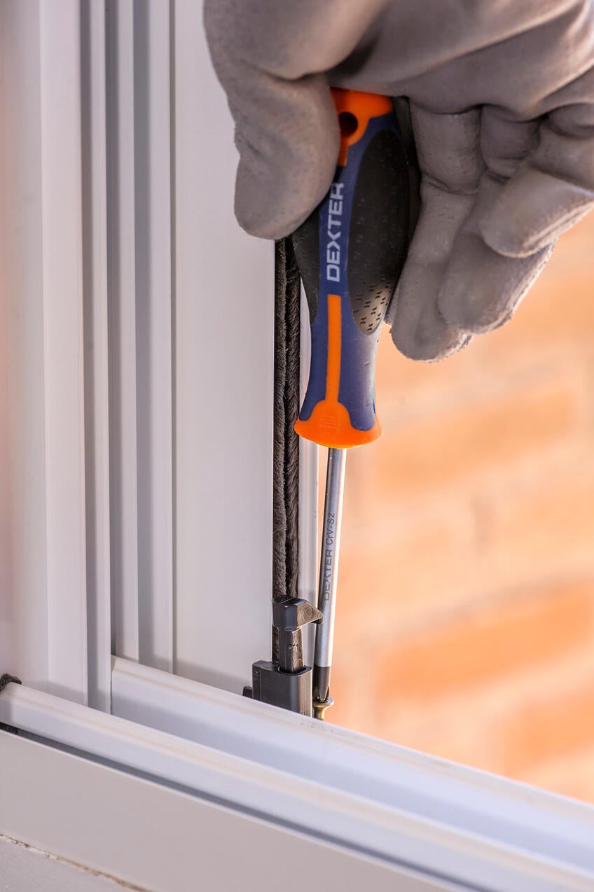 Cómo instalar una mosquitera en kit | Leroy Merlin