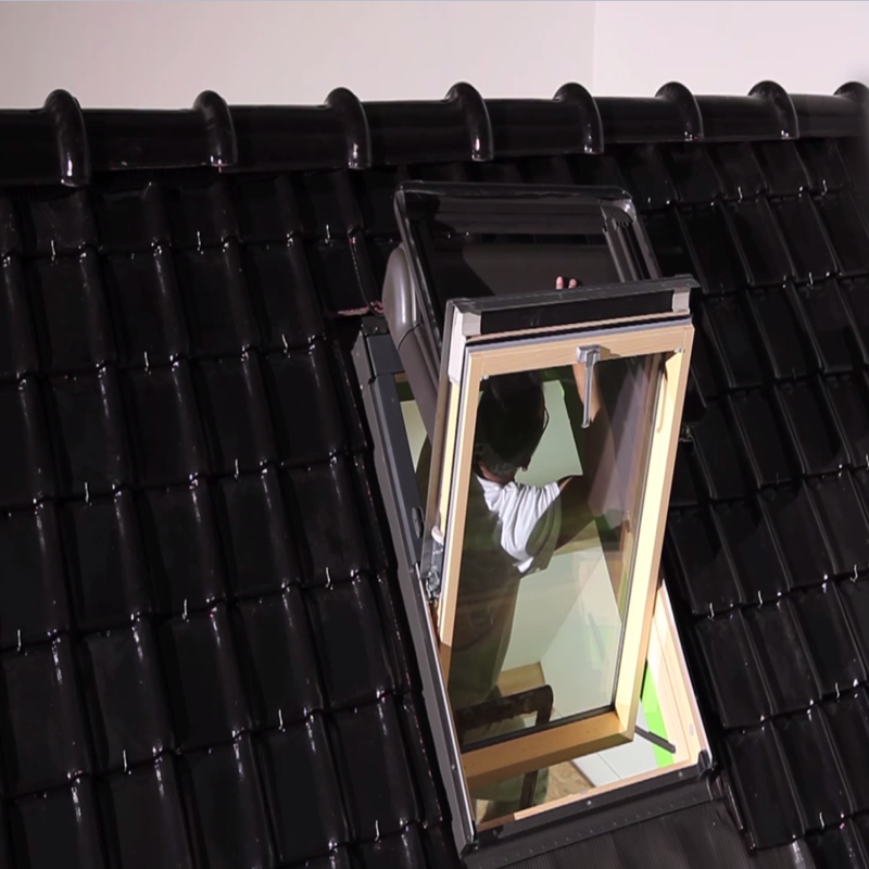 Cómo instalar una persiana en ventana de techo | Leroy Merlin