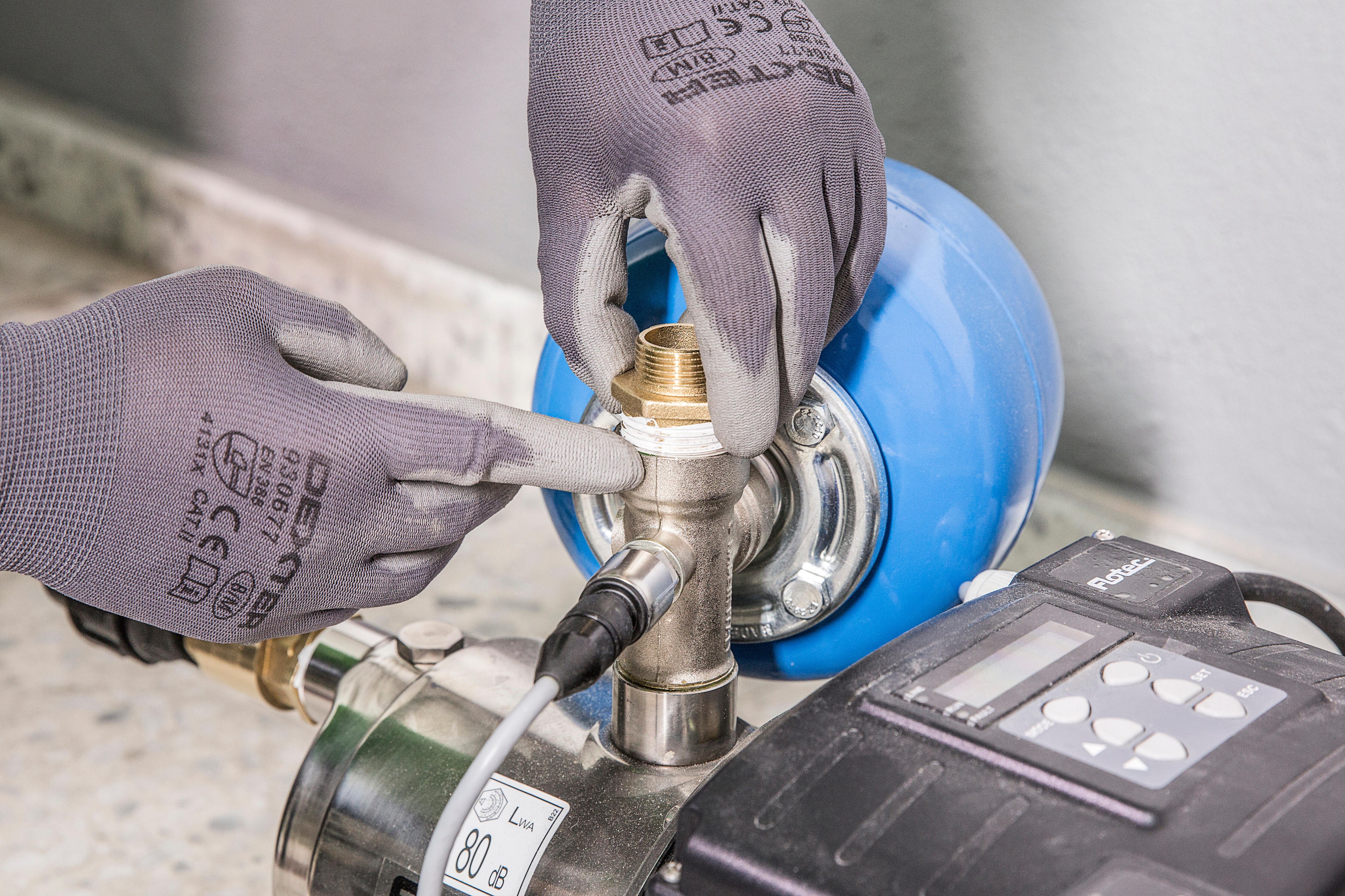 Cómo instalar un grupo de presión del agua | Leroy Merlin