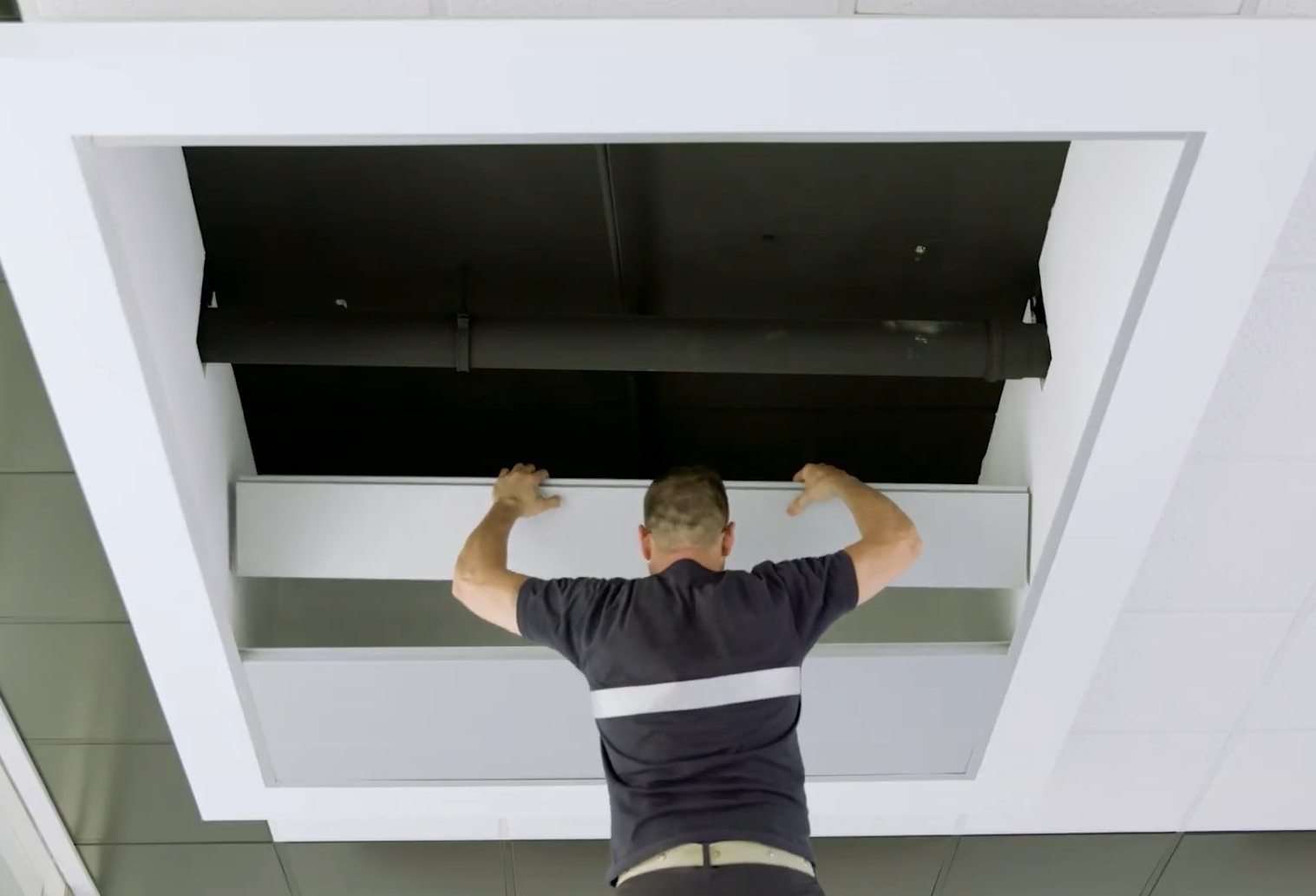 Cómo instalar un falso techo de lamas metálicas de aluminio | Leroy Merlin