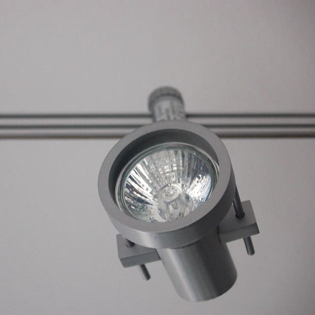 Come scegliere i faretti su cavo e binario | Leroy Merlin