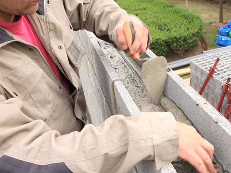 Comment réaliser un chaînage horizontal avec 3 fers ? | Leroy Merlin